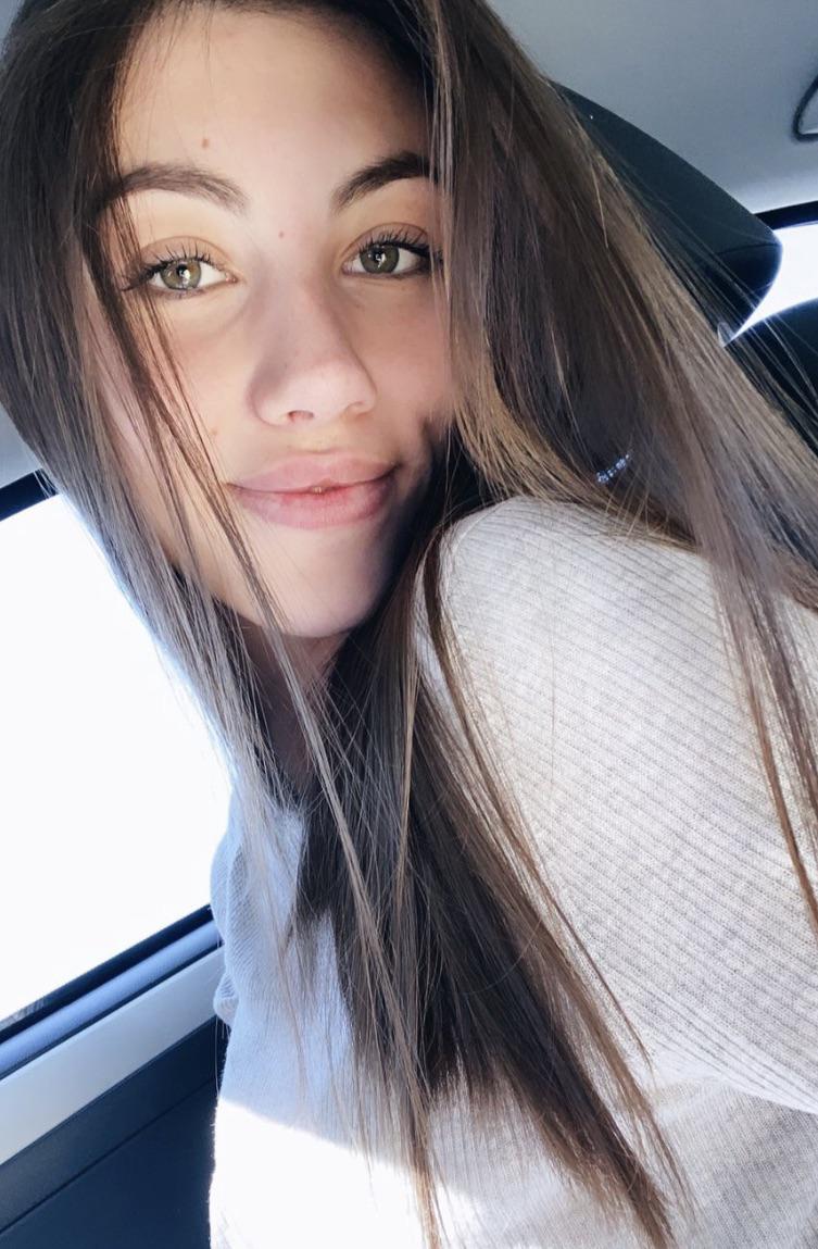 Mom left me alone in the car 🙃 | Scrolller