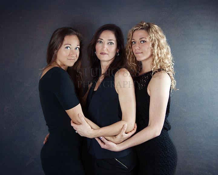 Hot mom and daughters | Scrolller