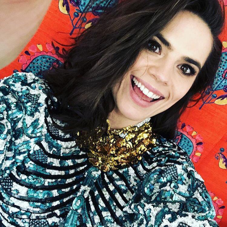 Mommy Hayley loves it when you play fight and she “accidentally” falls back on her bed | Scrolller