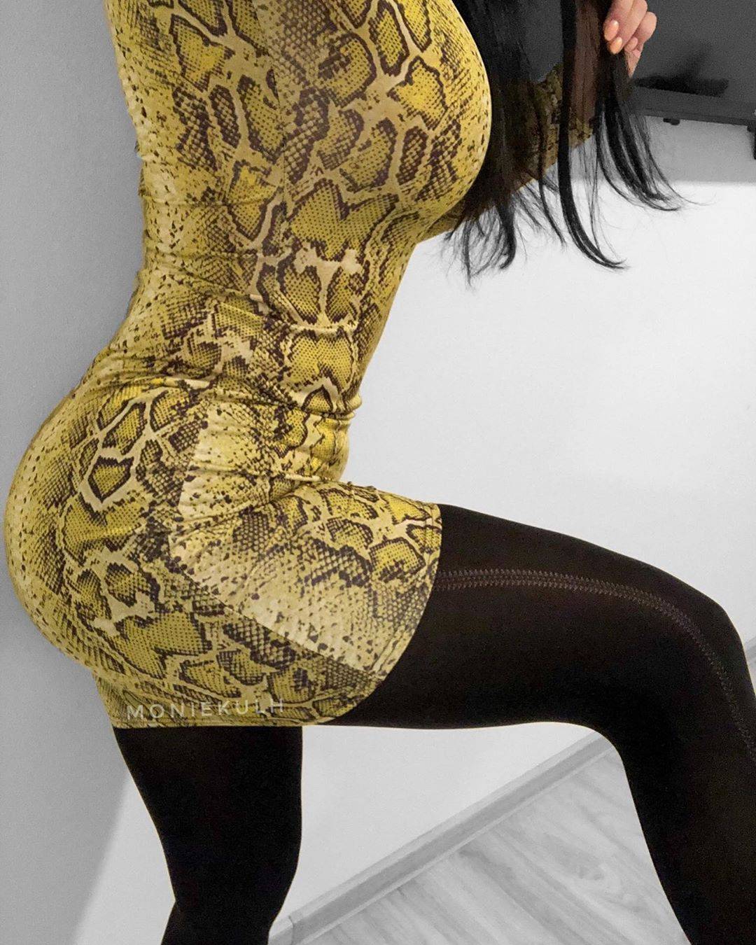 Monika in a bodycon dress and thick tights | Scrolller