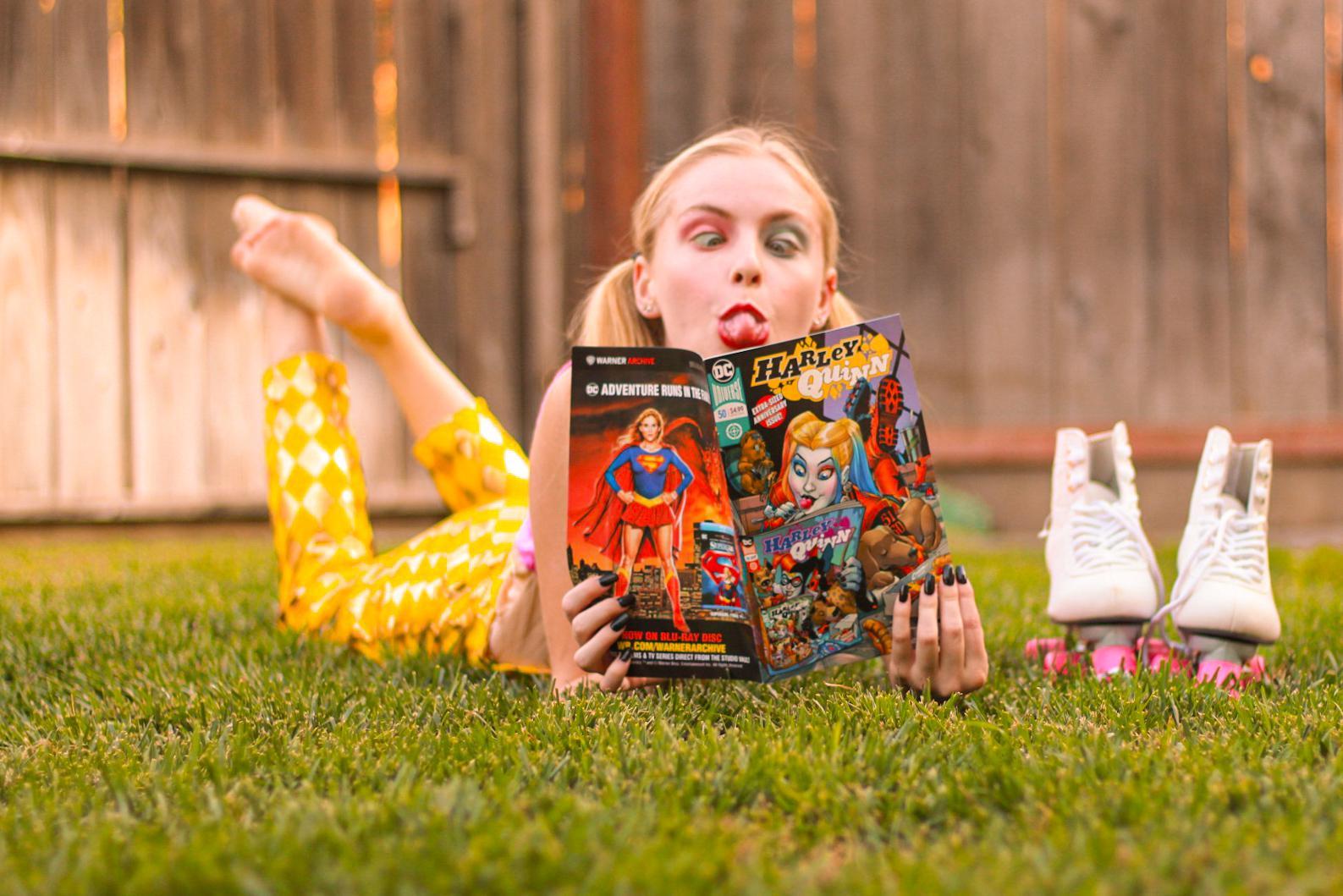 More of Harley in the pose! Come worship these feet puddin 😈 | Scrolller