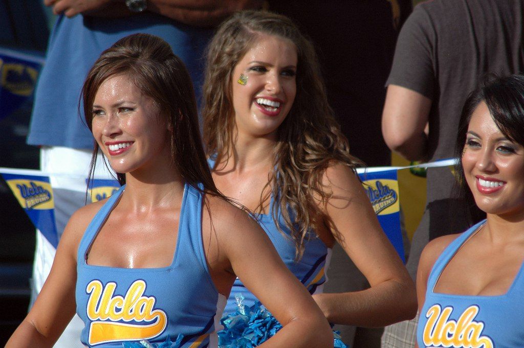 More of those pretty UCLA cheerleaders sweating it out | Scrolller