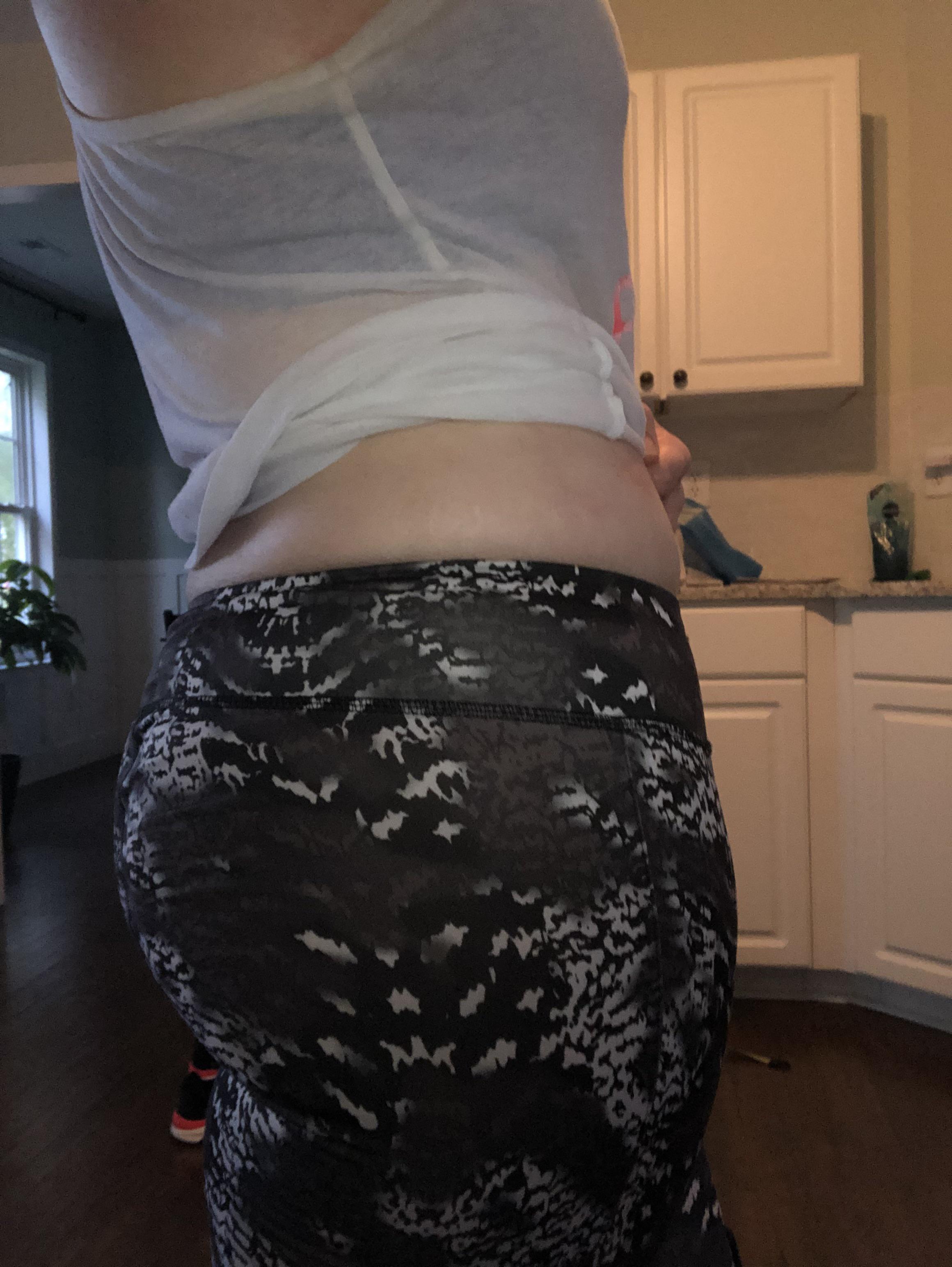 Sweaty post run leggings | Scrolller