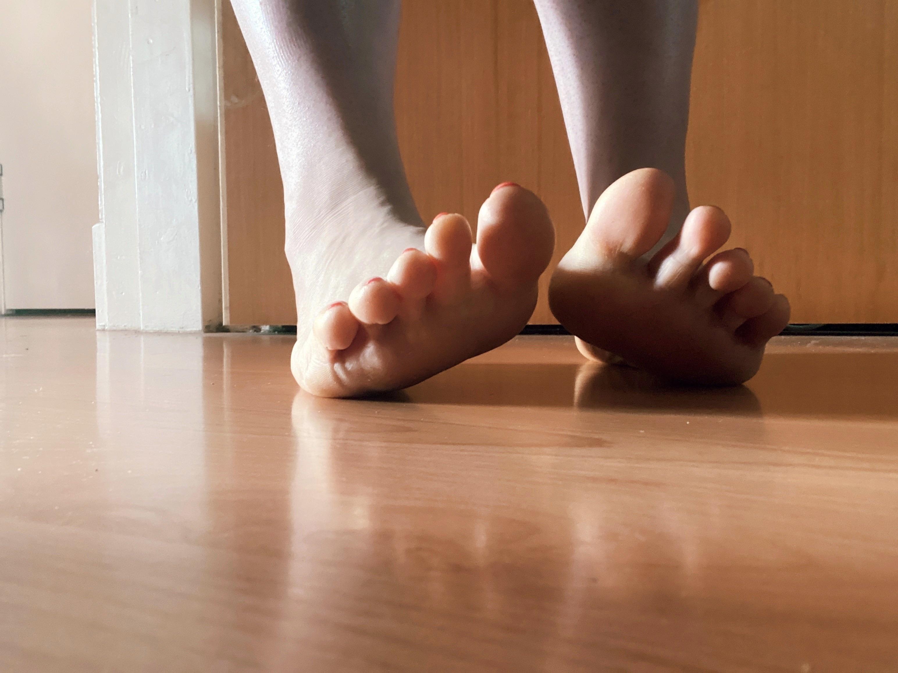 Morning tootsie stretches! | Scrolller