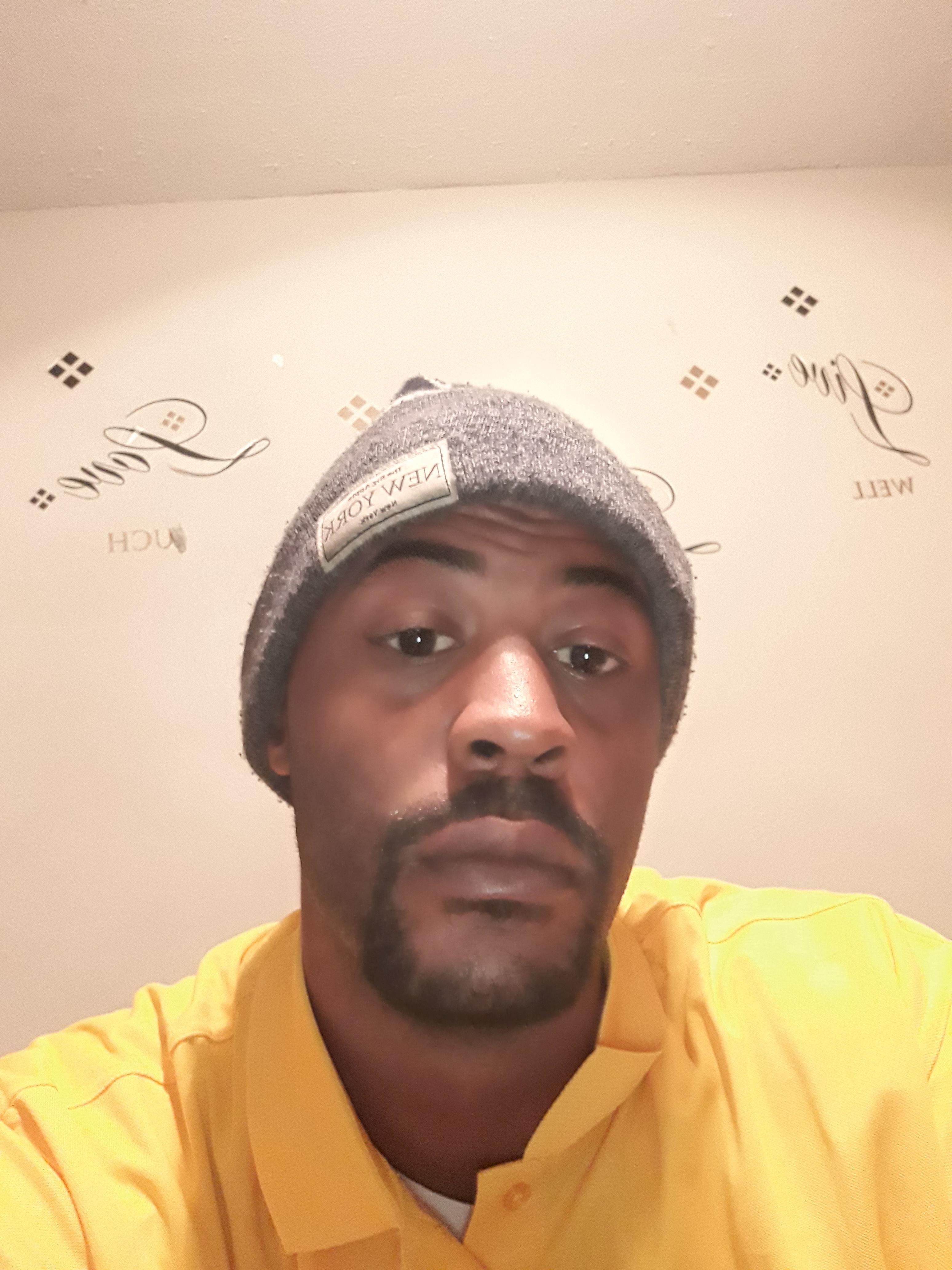 Most masculine looking cock worshipper you ever did see | Scrolller