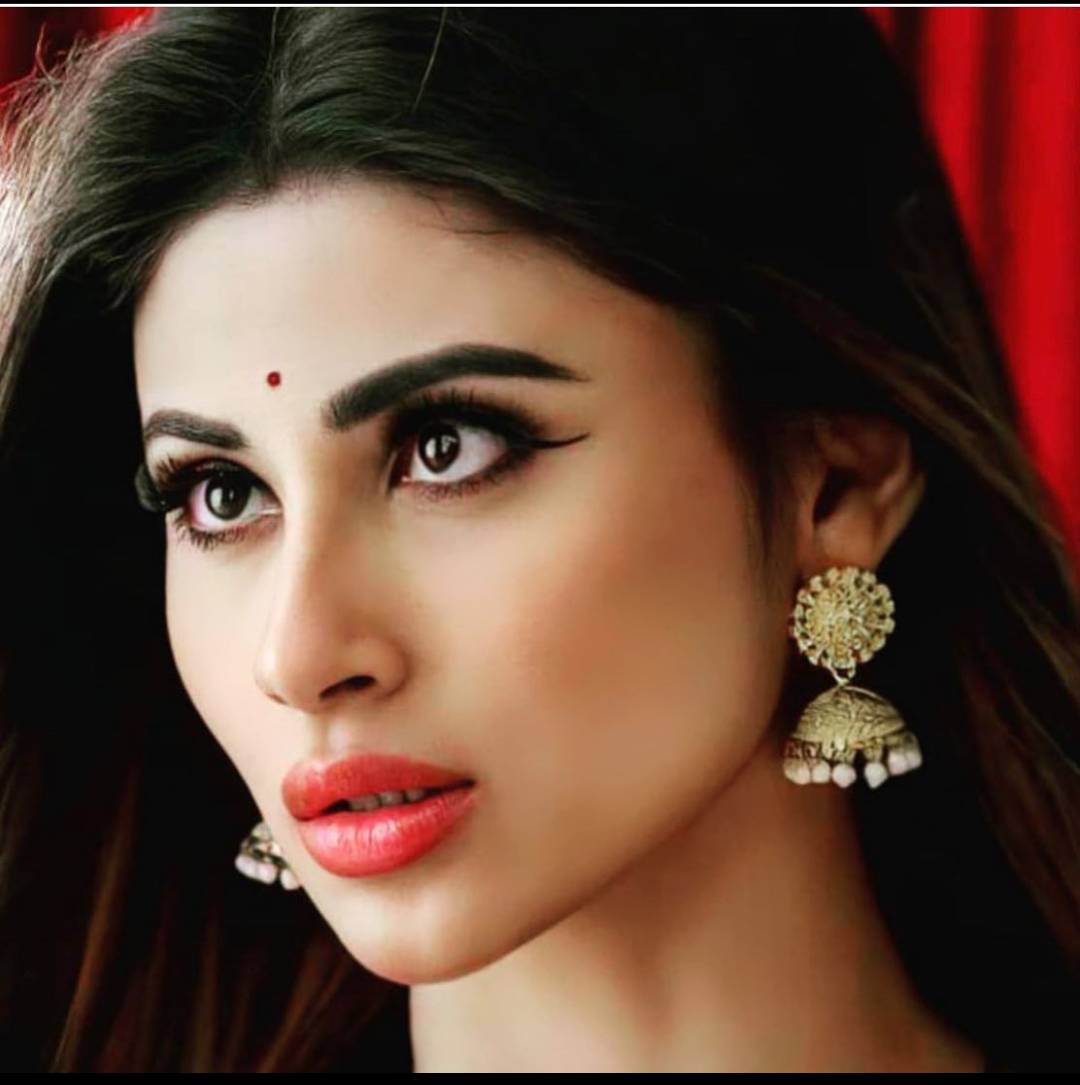 Mouni Roy - perfect lips for bj | Scrolller