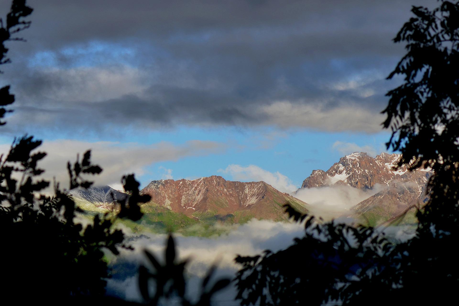 Mountain Sun At Ponmudi Hill Station [OC] [1920x1080] | Scrolller