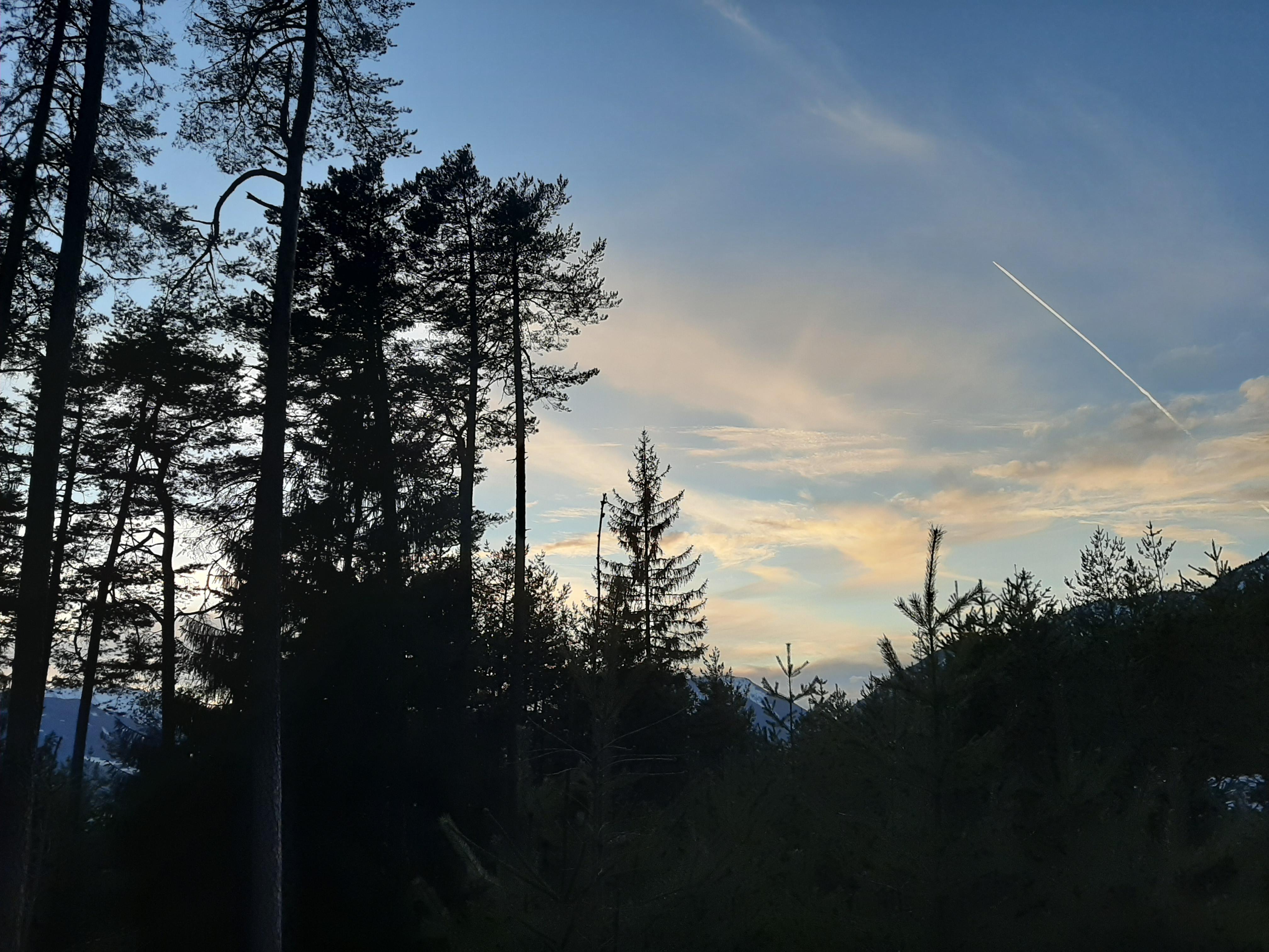 Mountain sunset | Scrolller