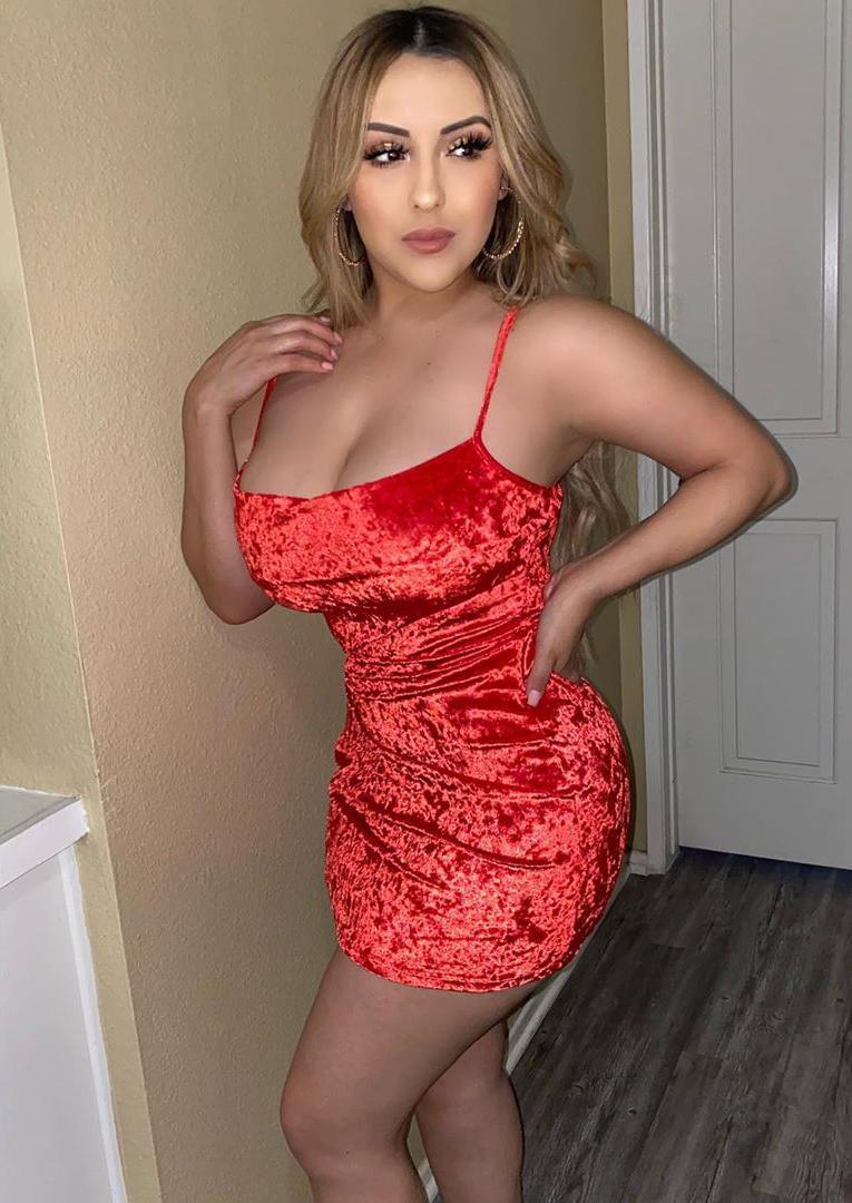 MsLupeRamos In A Tight Red Velvet Dress | Scrolller