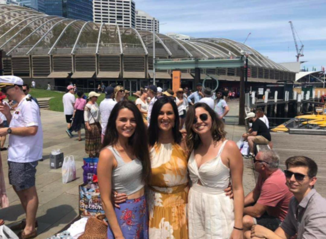 Mum Or Her Daughters Scrolller