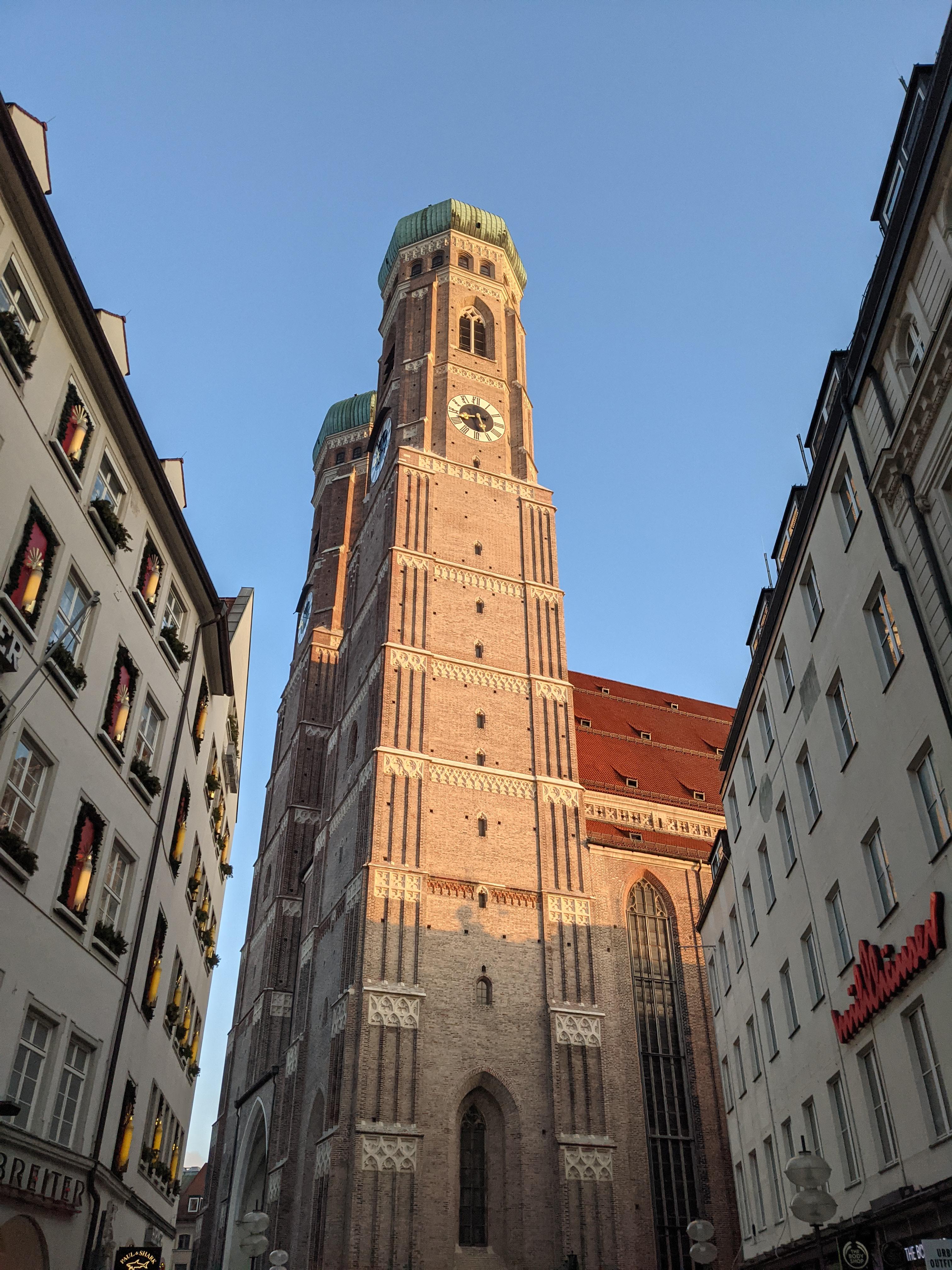 Munich - Frauenkirche | Scrolller
