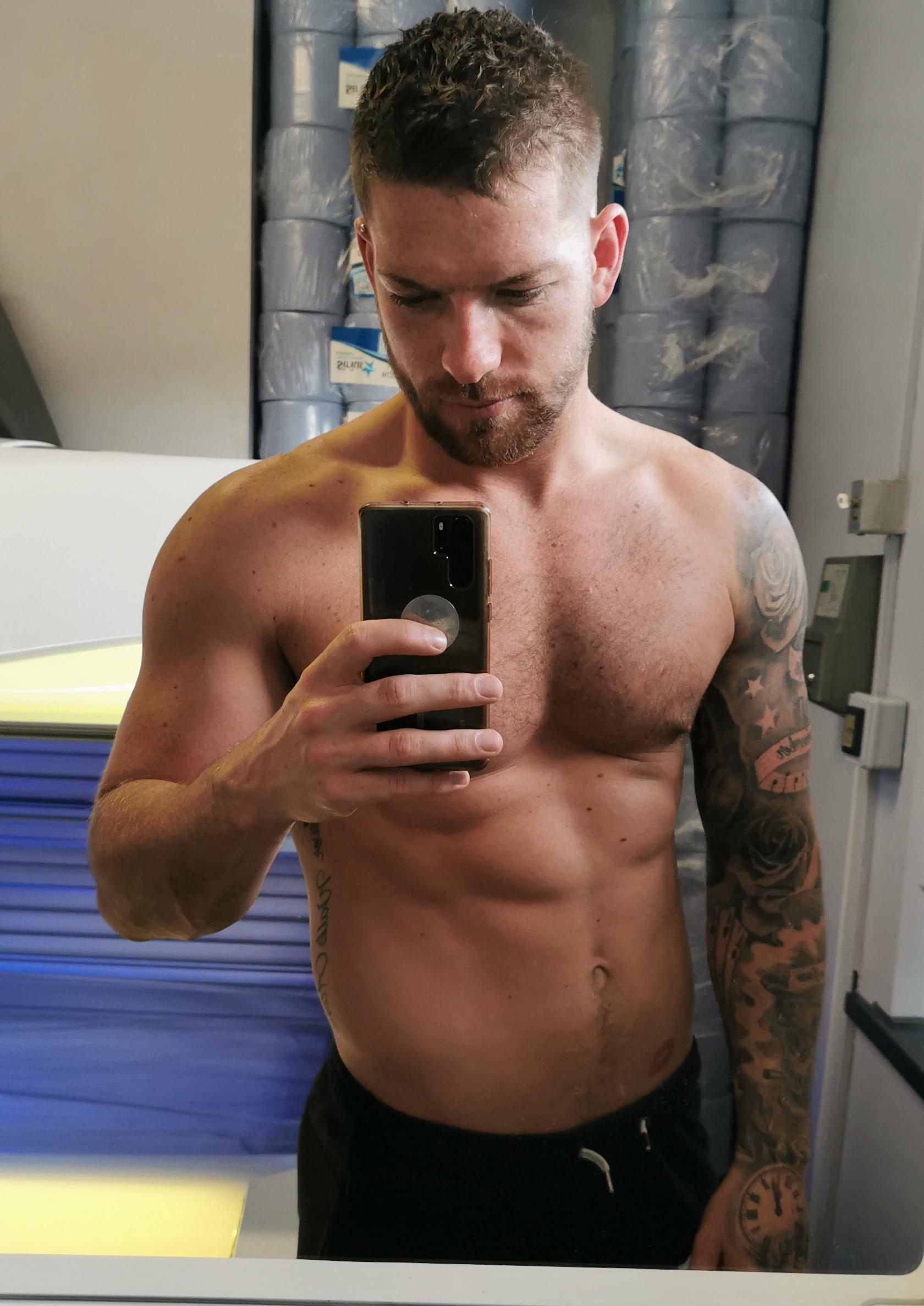 Muscles tattoos tan | Scrolller