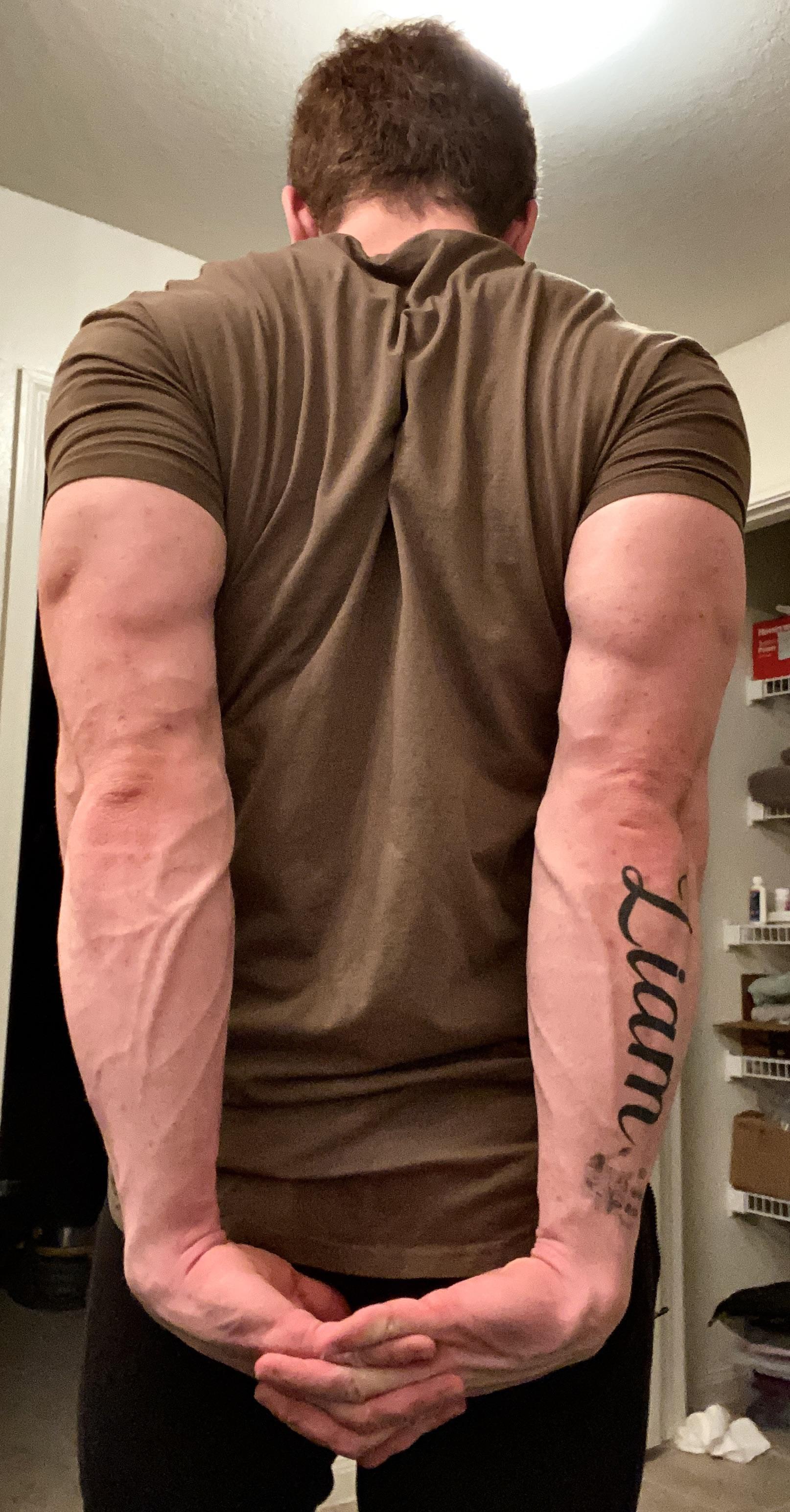 My arms look ok? | Scrolller