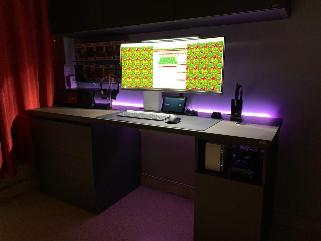 My brother's clean setup | Scrolller