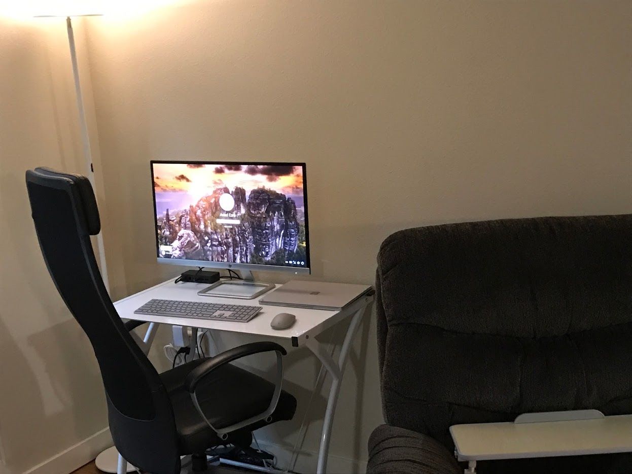 My (compact) home office | Scrolller