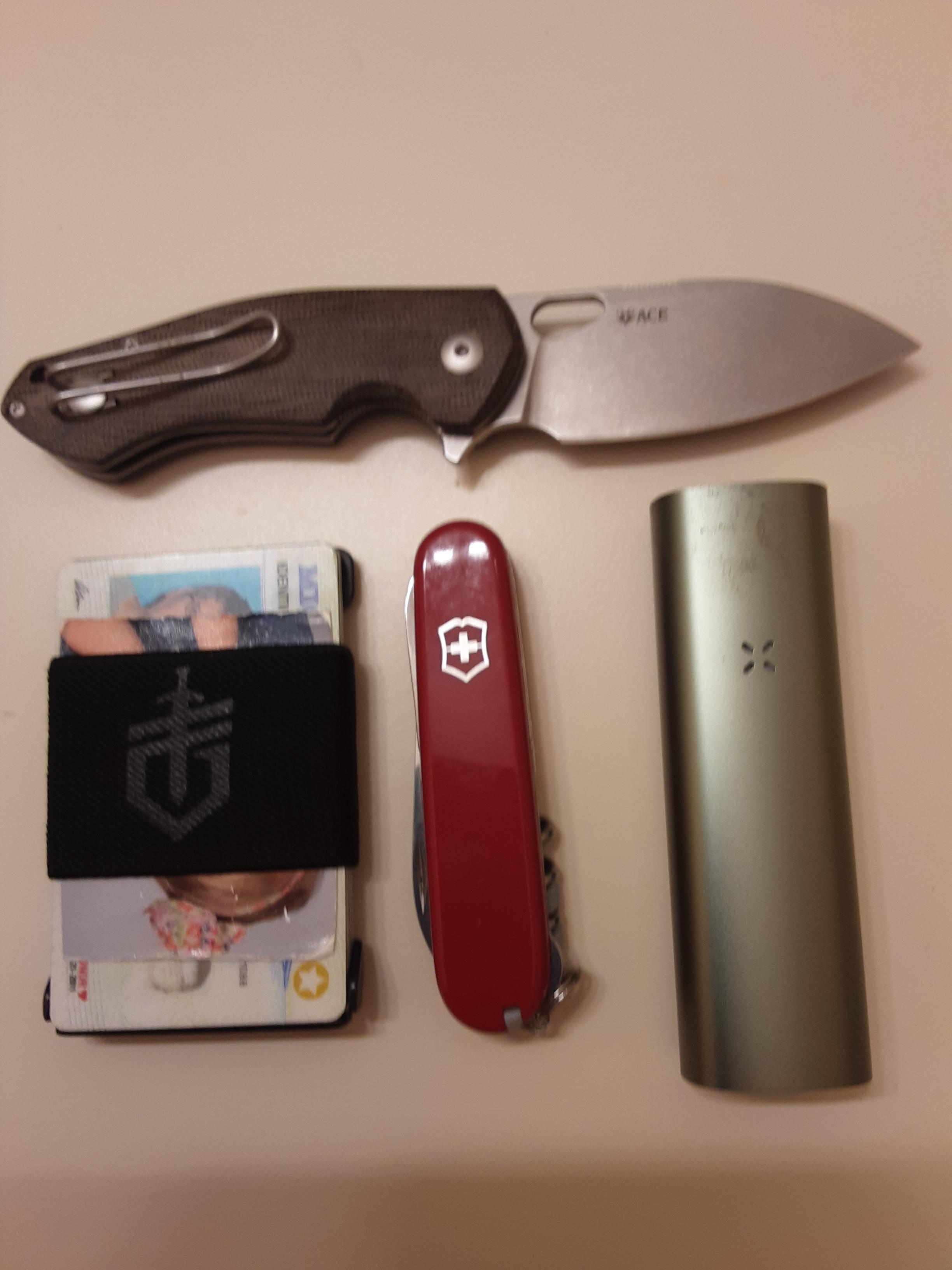 My edc | Scrolller