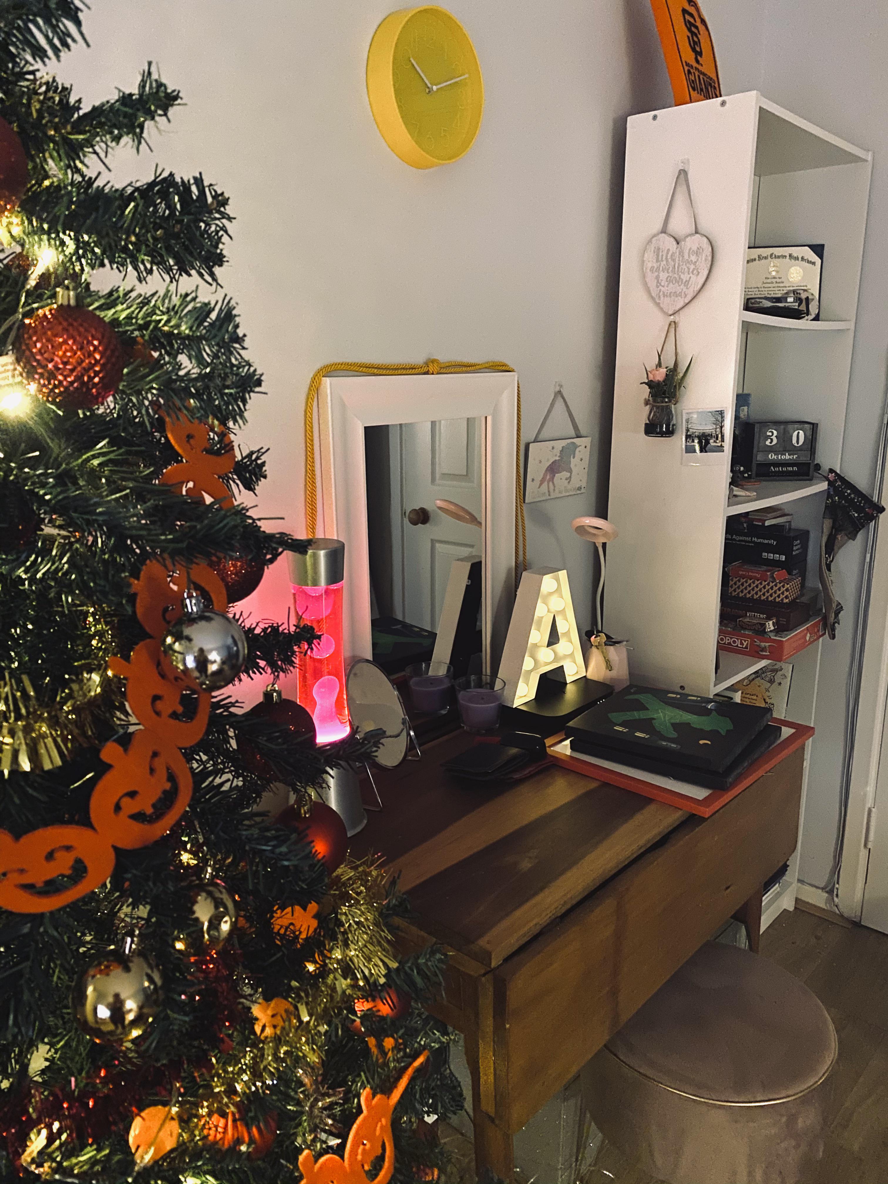 My entryway nook | Scrolller