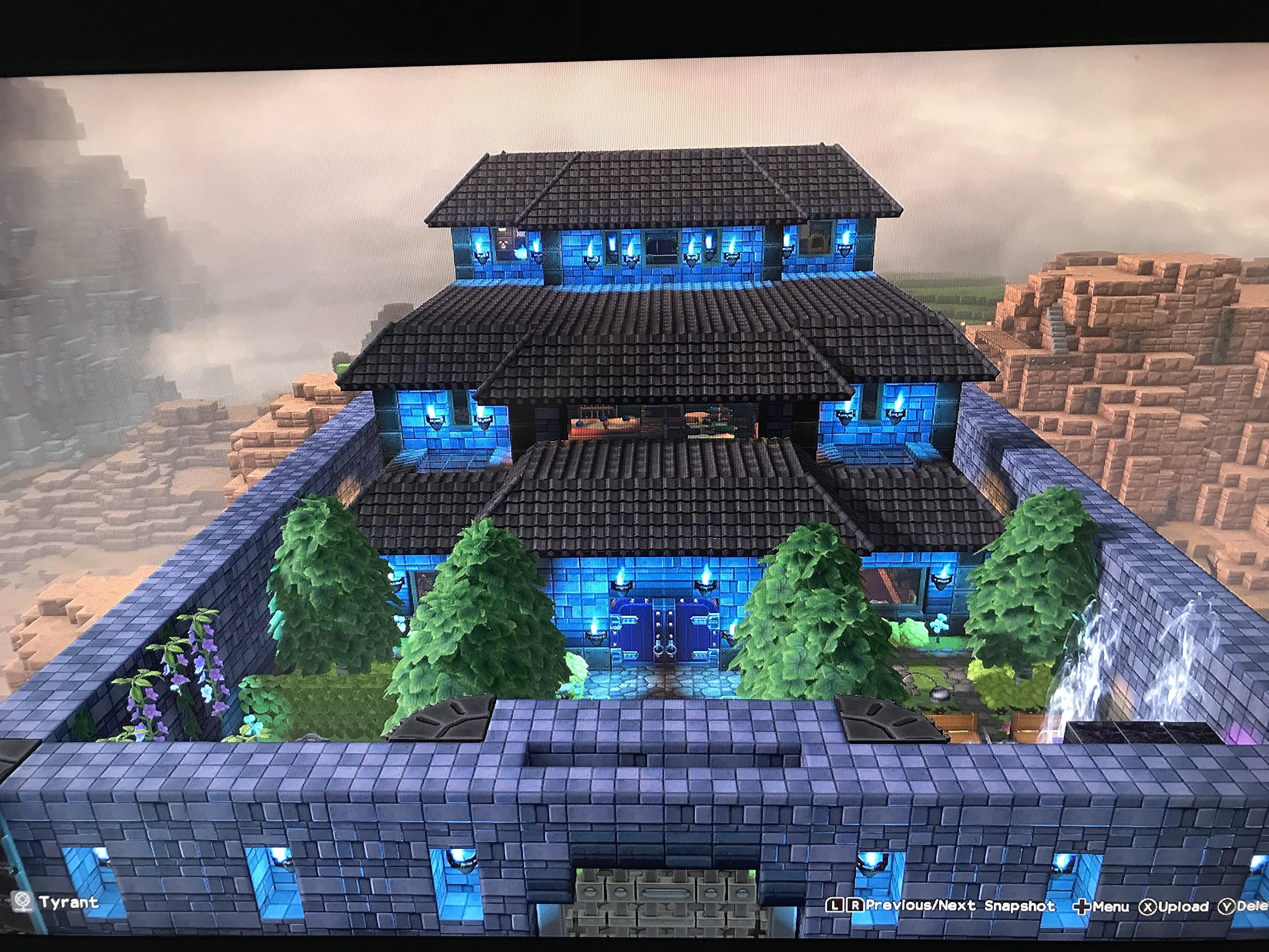 My First Big Build: The Manor | Scrolller