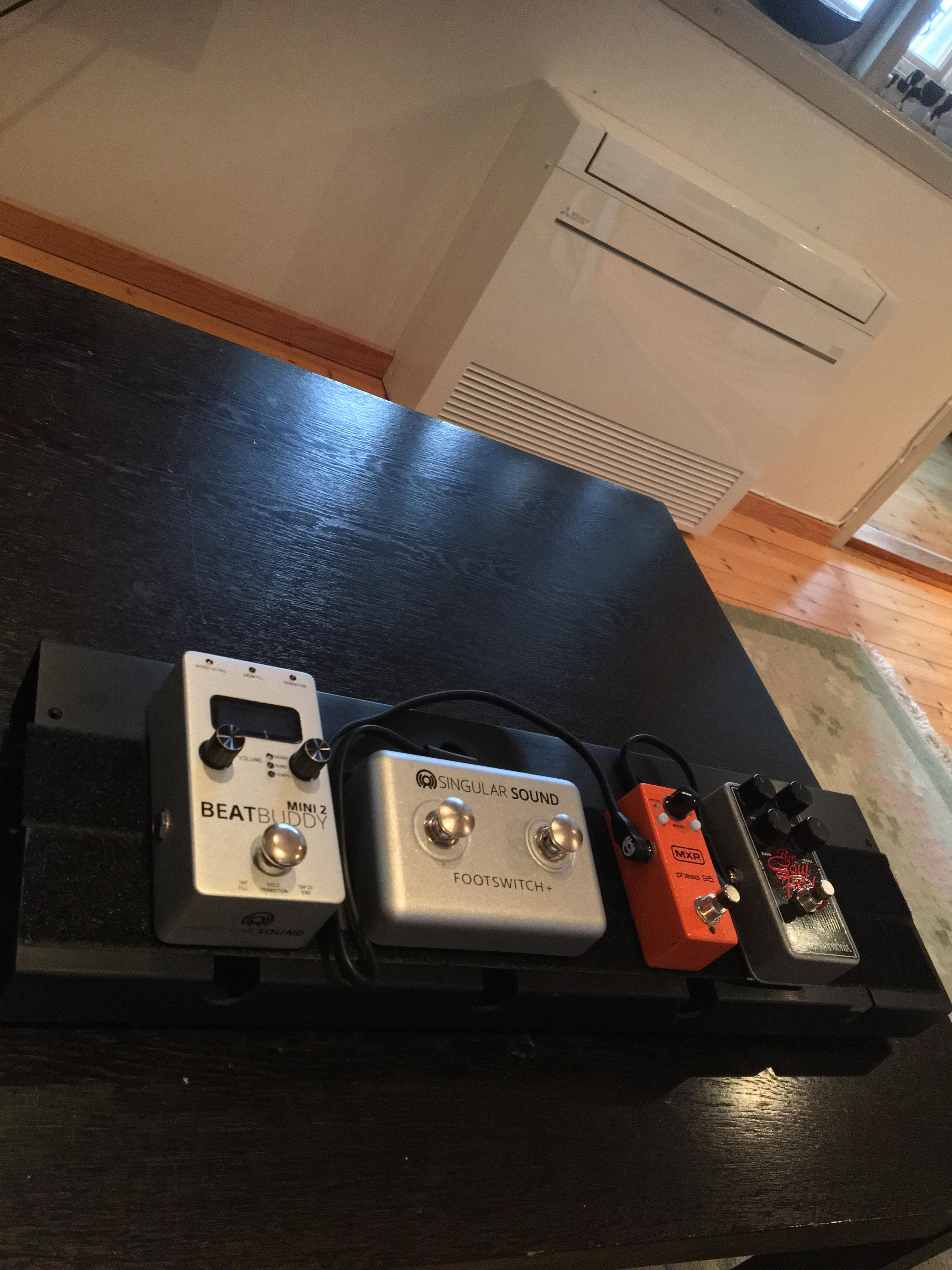 My first ever pedalboard! | Scrolller