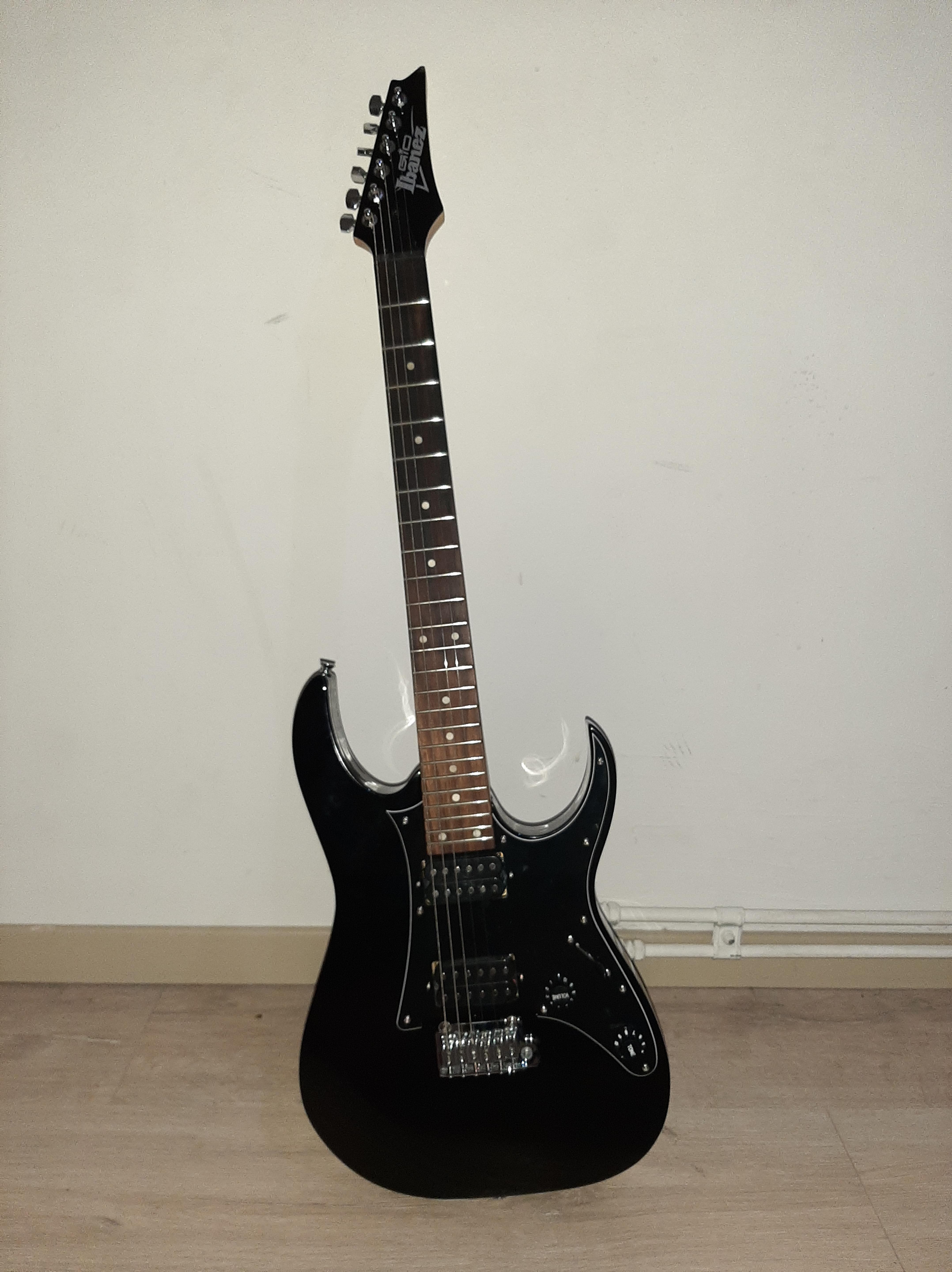 my first guitar ever | Scrolller