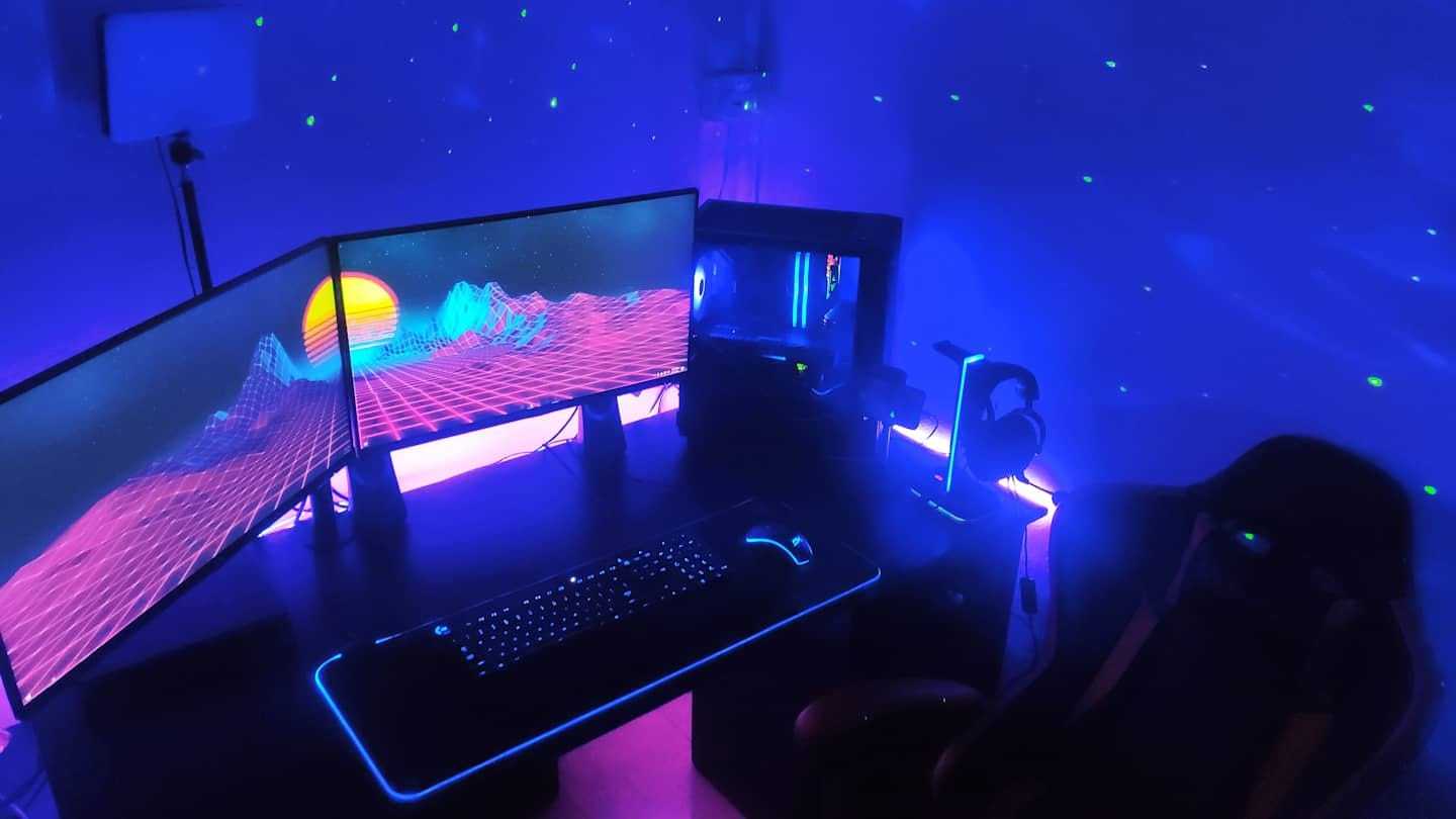 My gaming & study desk | Scrolller