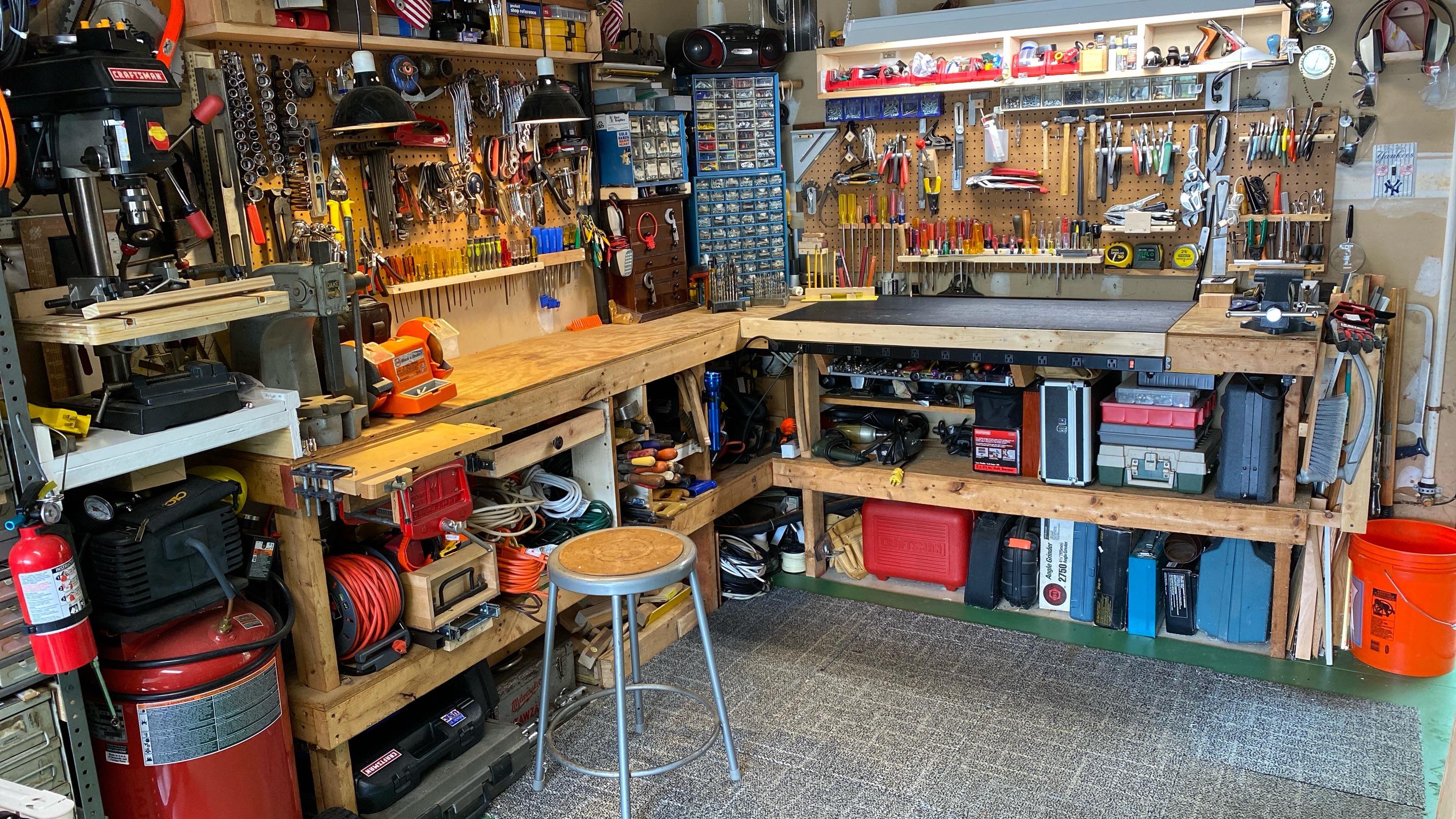 My garage workbench | Scrolller
