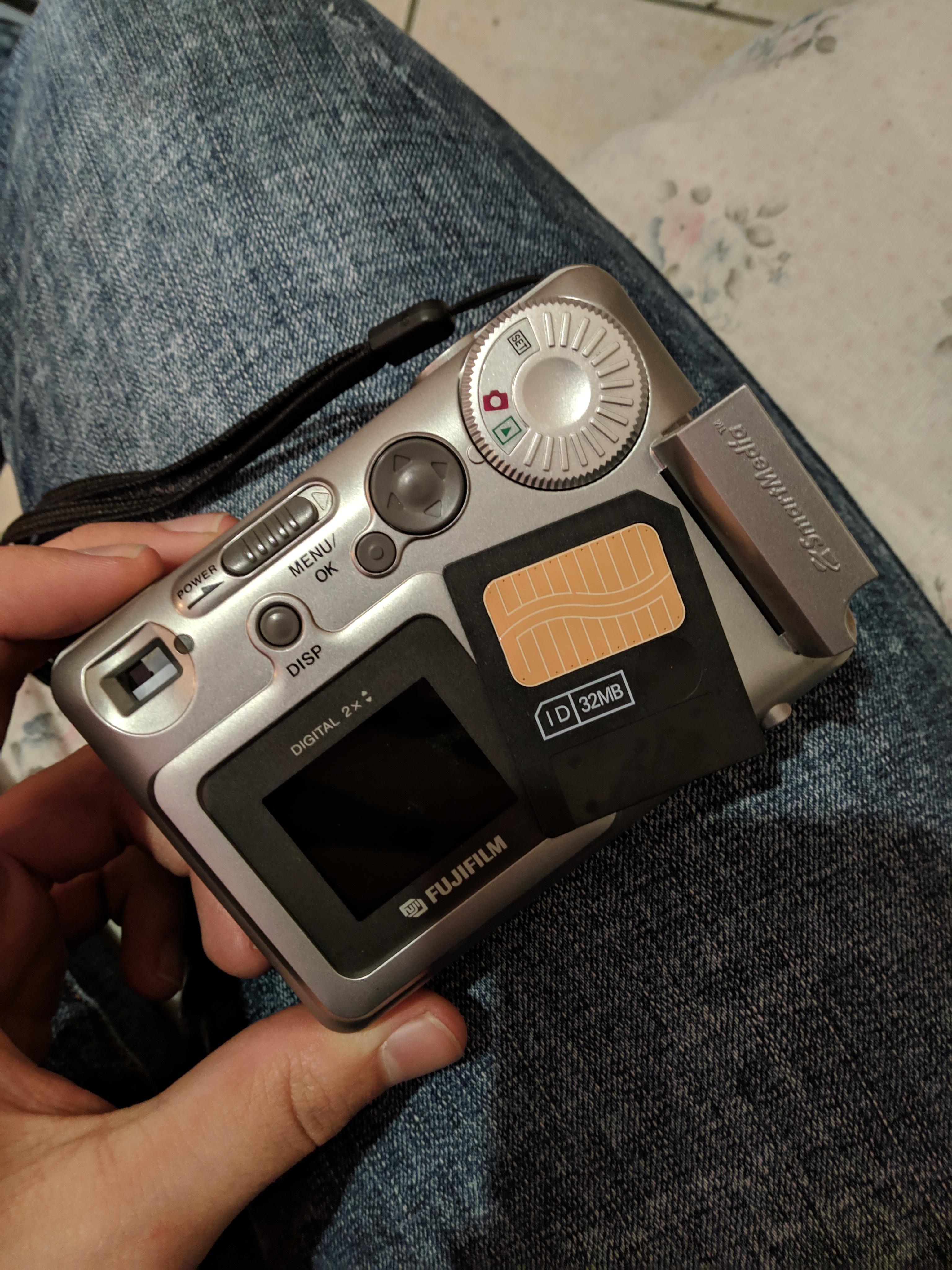 My girlfriend's photo camera | Scrolller