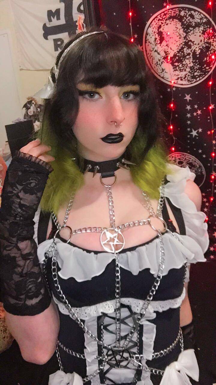 My goth maid cosplay w/ my pentagram chain choker | Scrolller