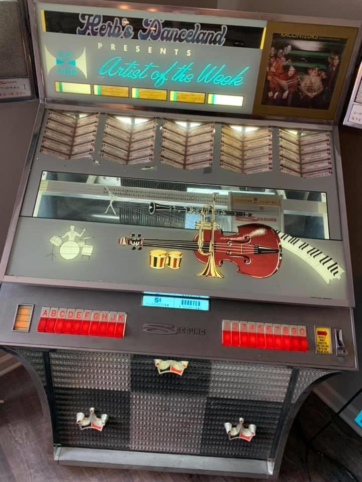 My grandfather’s 1961 Seeburg AY100 jukebox gifted to me last year | Scrolller