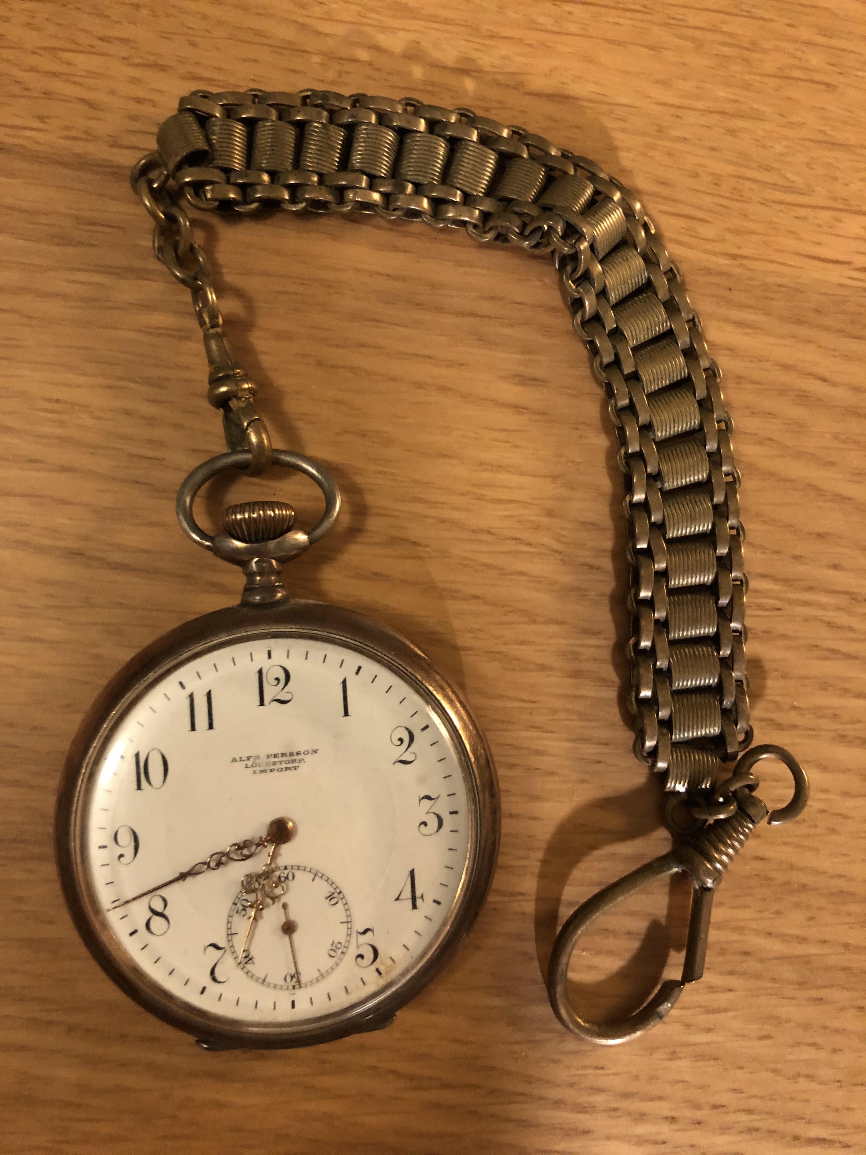 My great grandfather’s pocket watch. Still works | Scrolller
