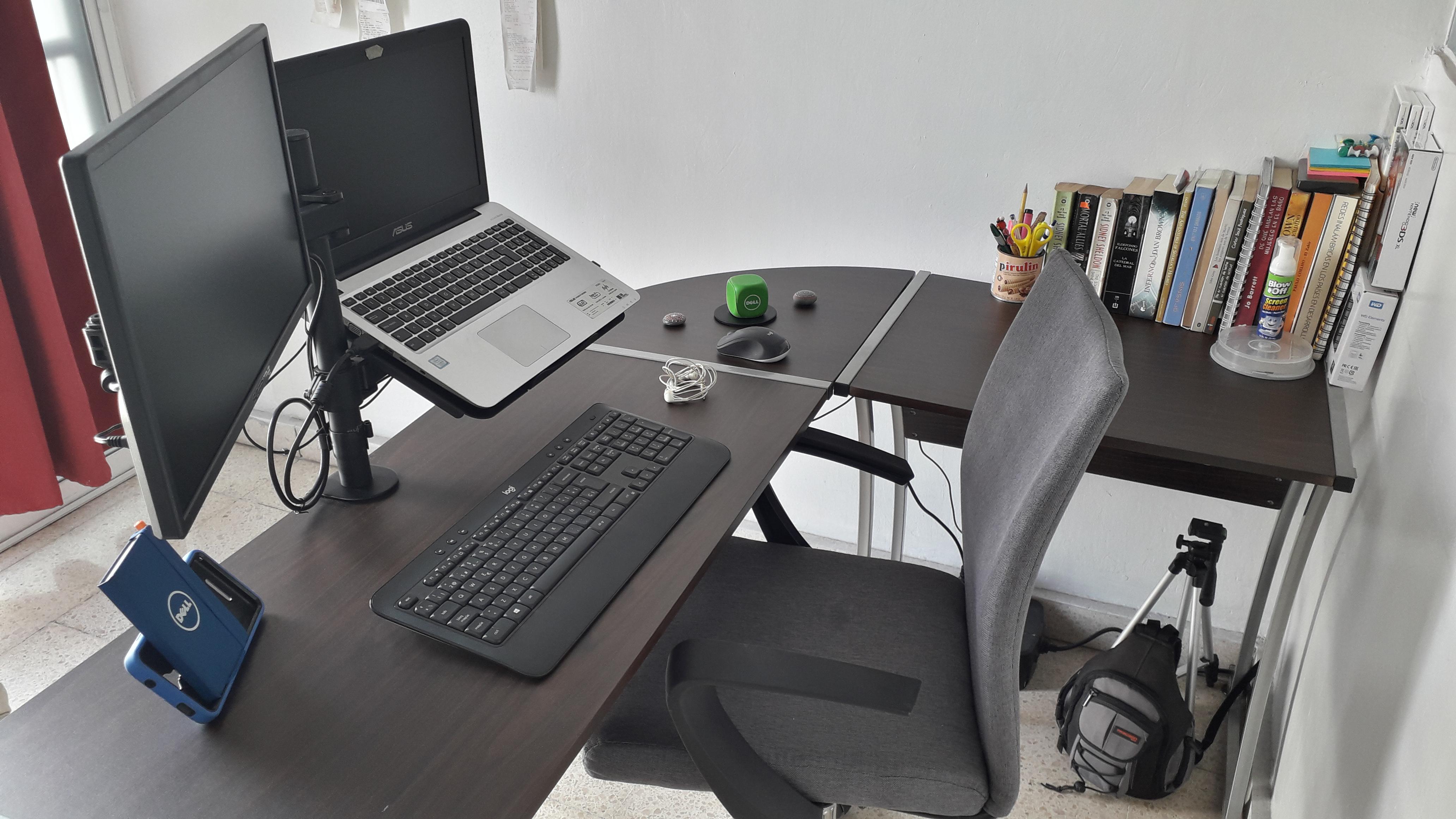 My home desk setup | Scrolller