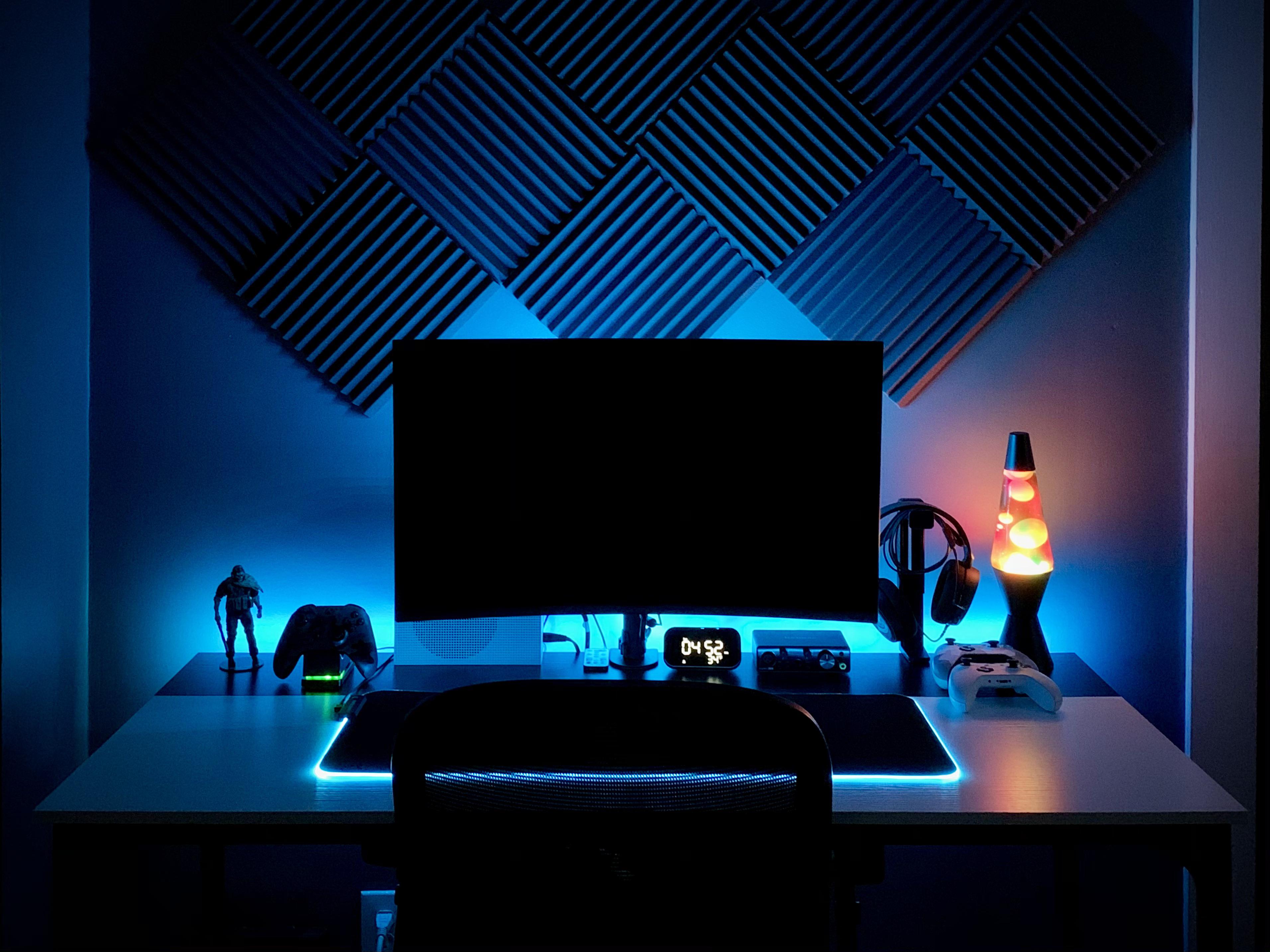 My minimalist gaming battlestation | Scrolller