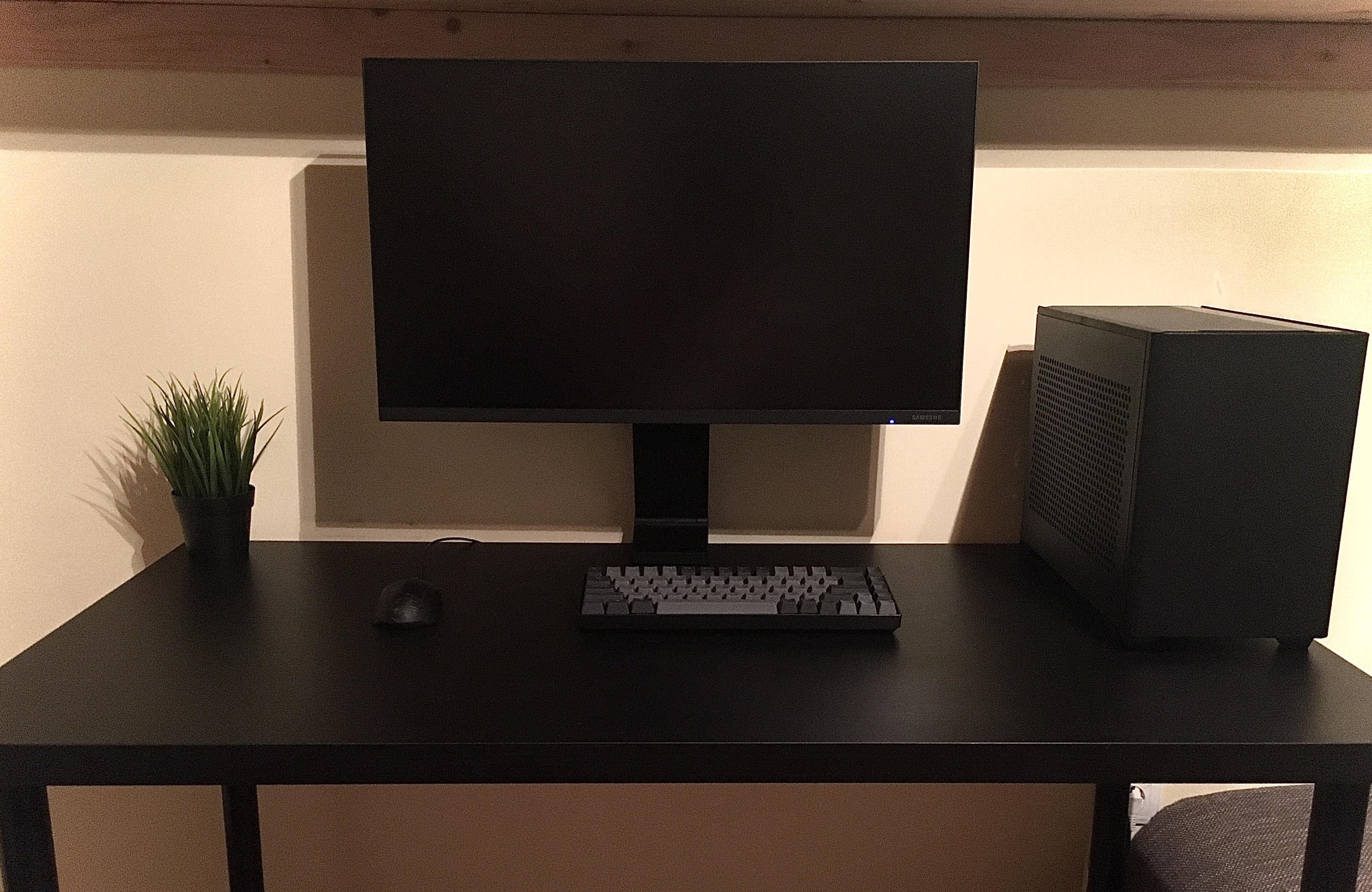 My minimalist NR200 setup | Scrolller