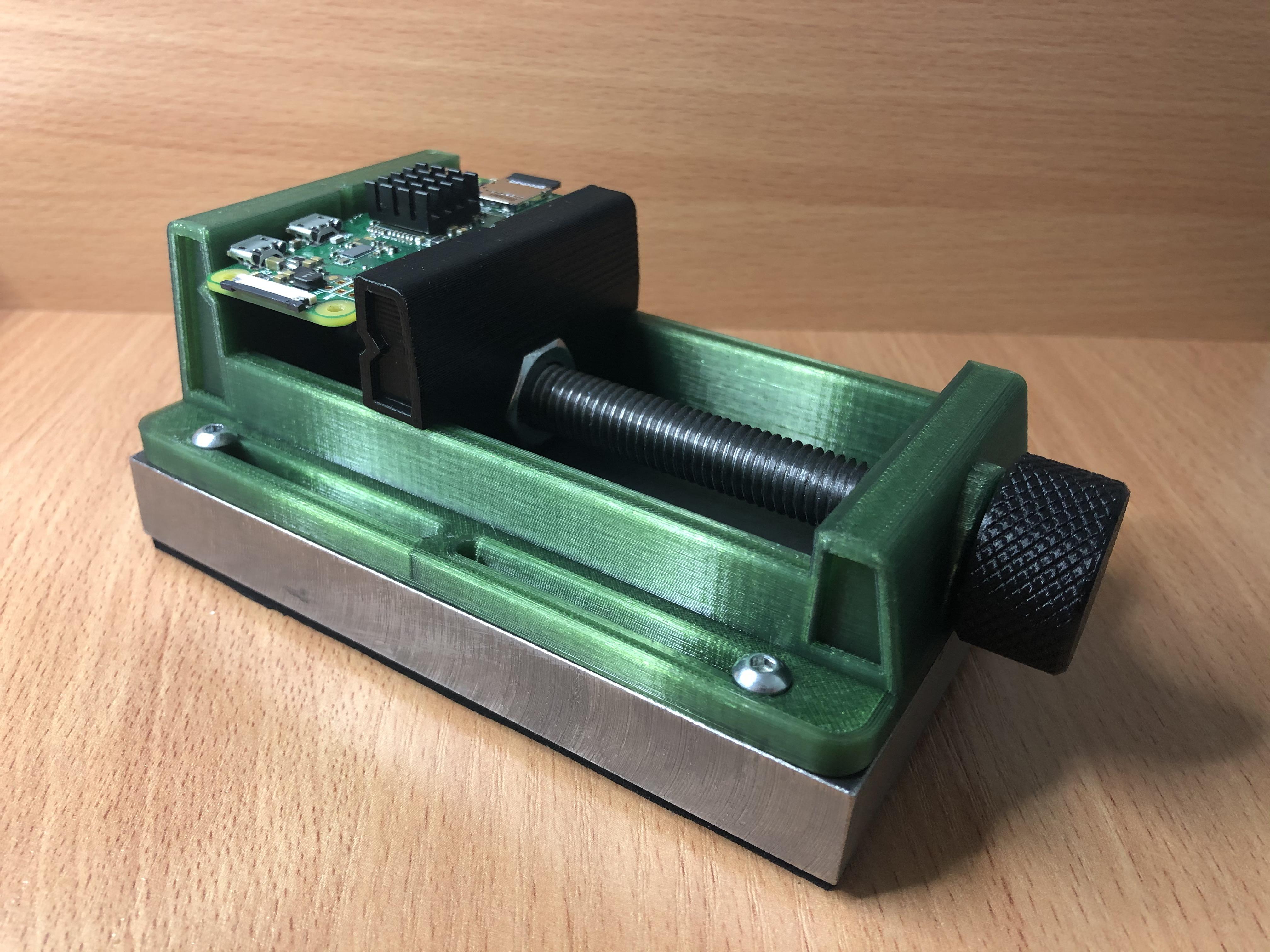 My mostly 3D printed mini bench vice. | Scrolller