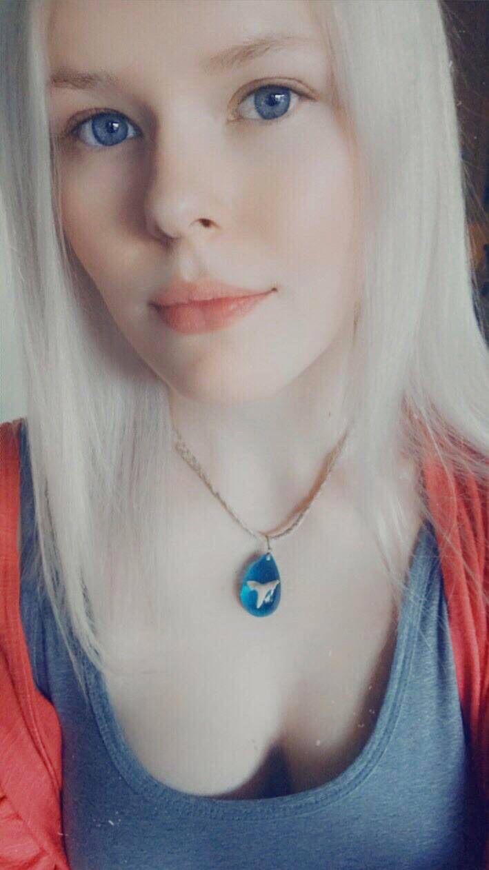 My Necklace Has A Shark Tooth In It 🦈 Scrolller