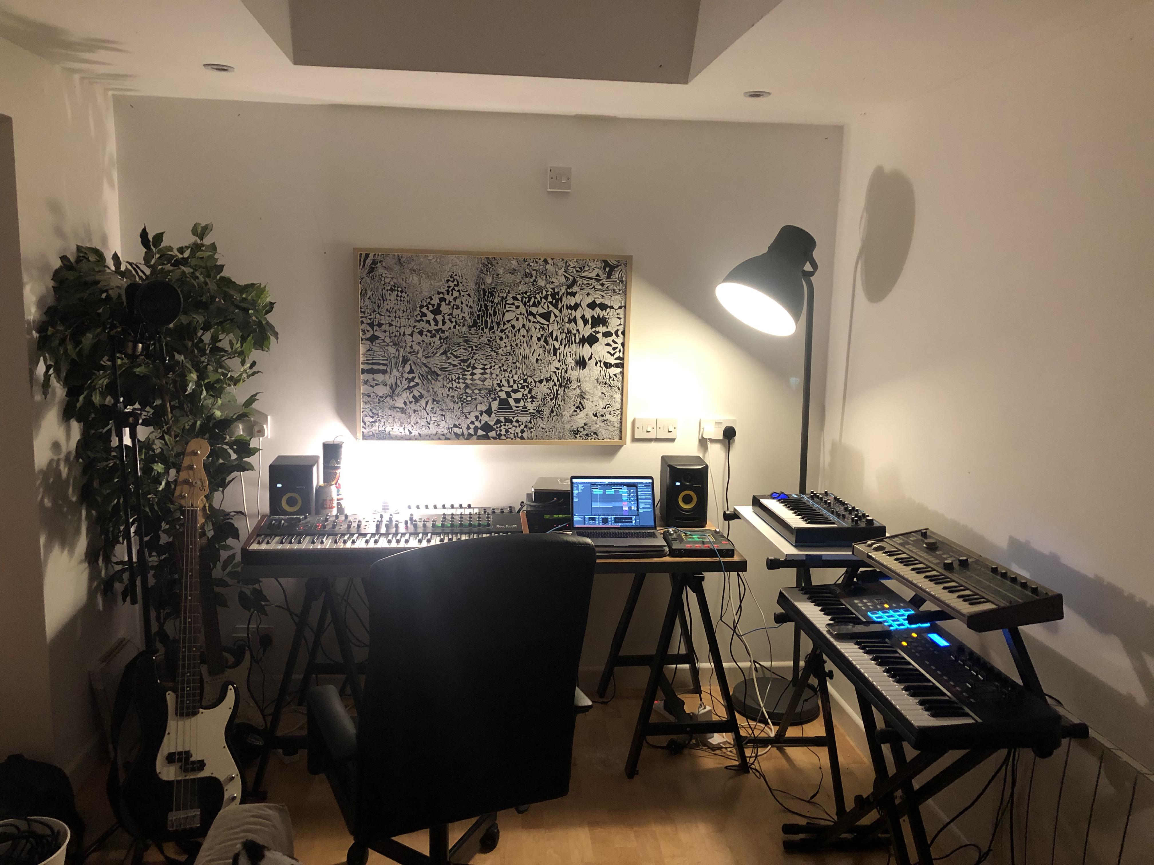 My new cave / battlestation | Scrolller