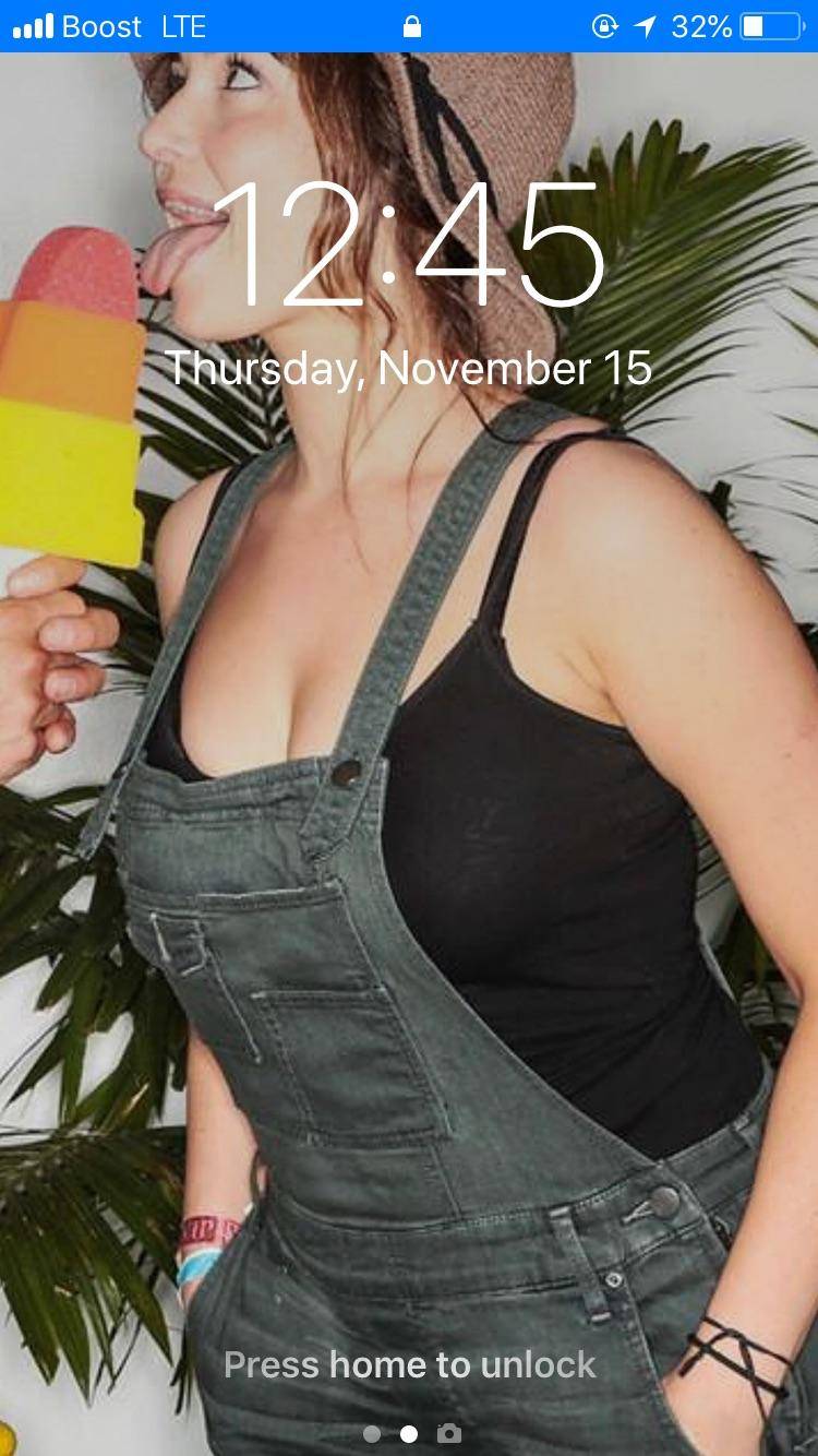 My new lock screen. I stan forever | Scrolller