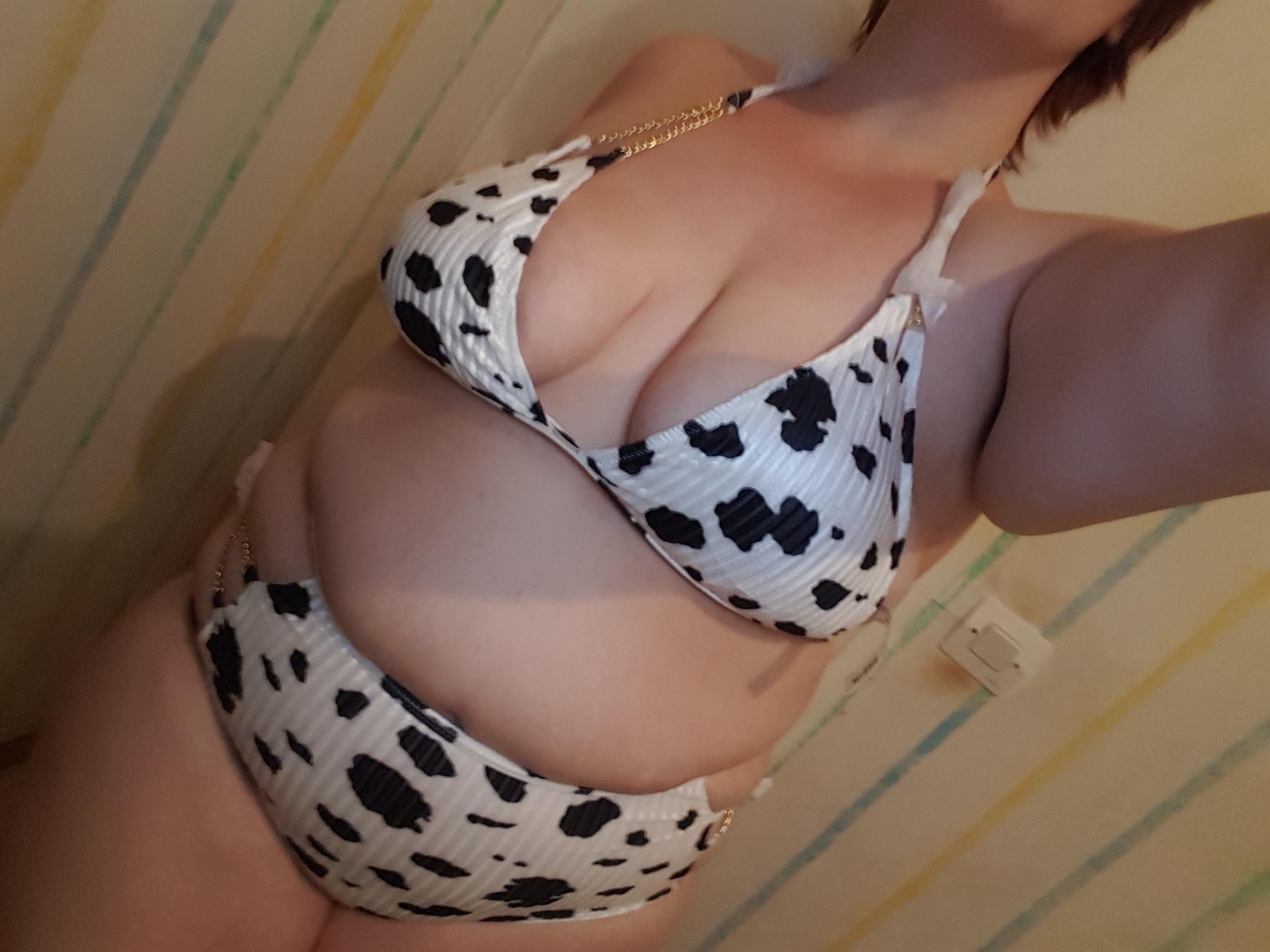 My new swimsuit. Milk me ? | Scrolller