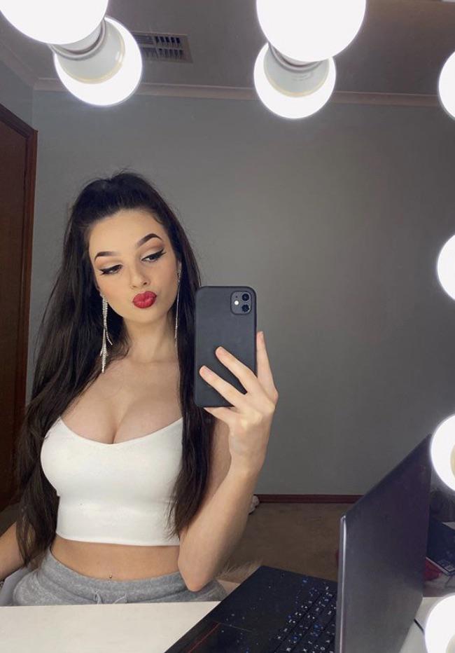 My old classmate was so hot | Scrolller