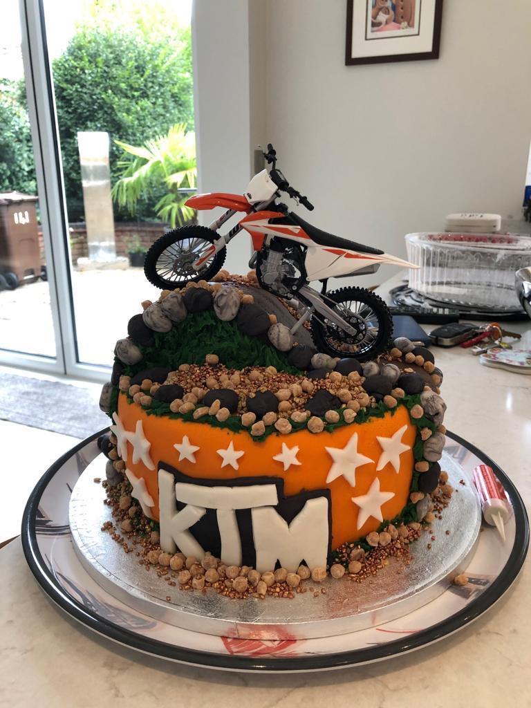 My sons 6th Birthday cake | Scrolller