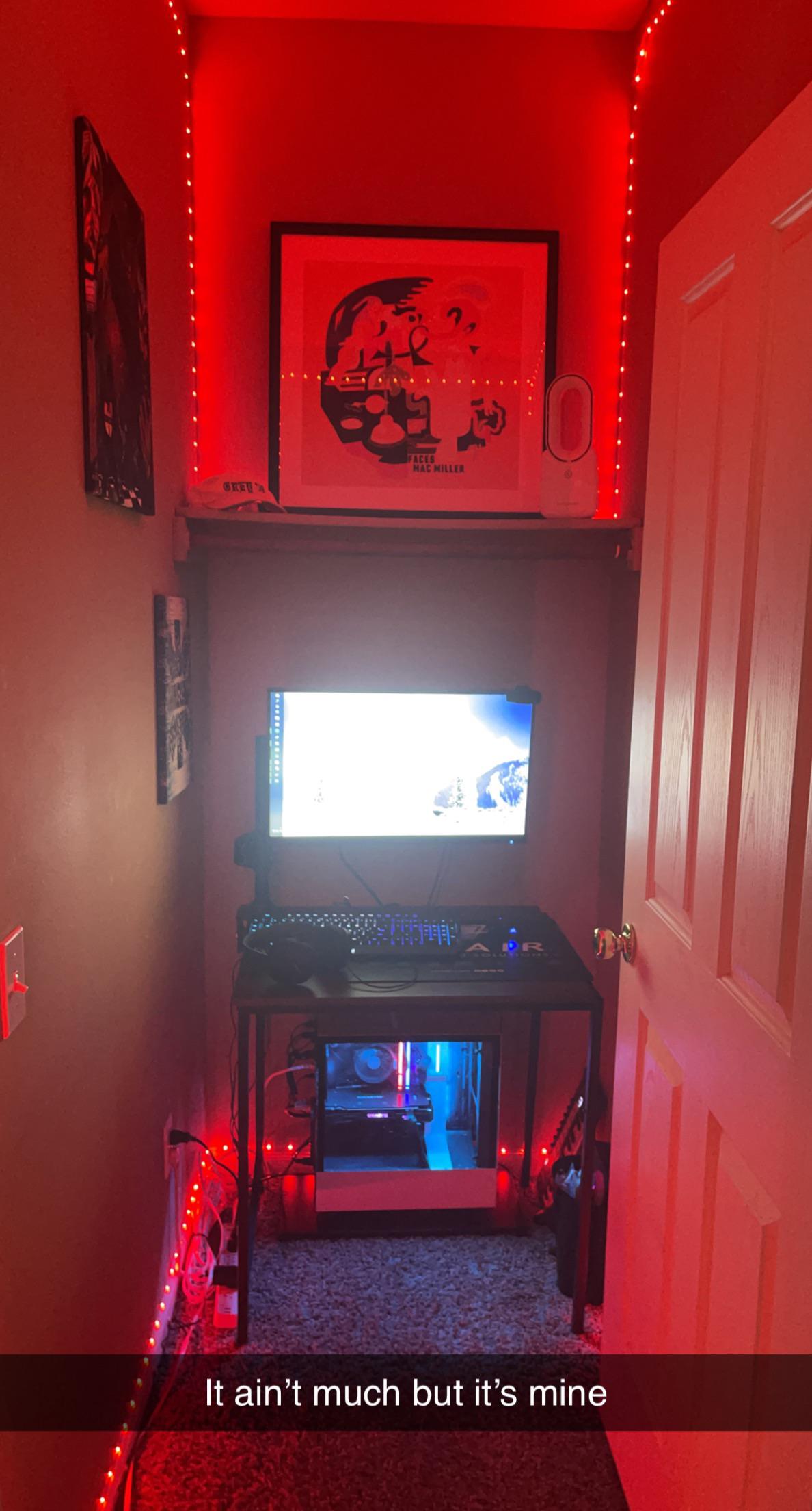 My tiny studio/gaming closet | Scrolller