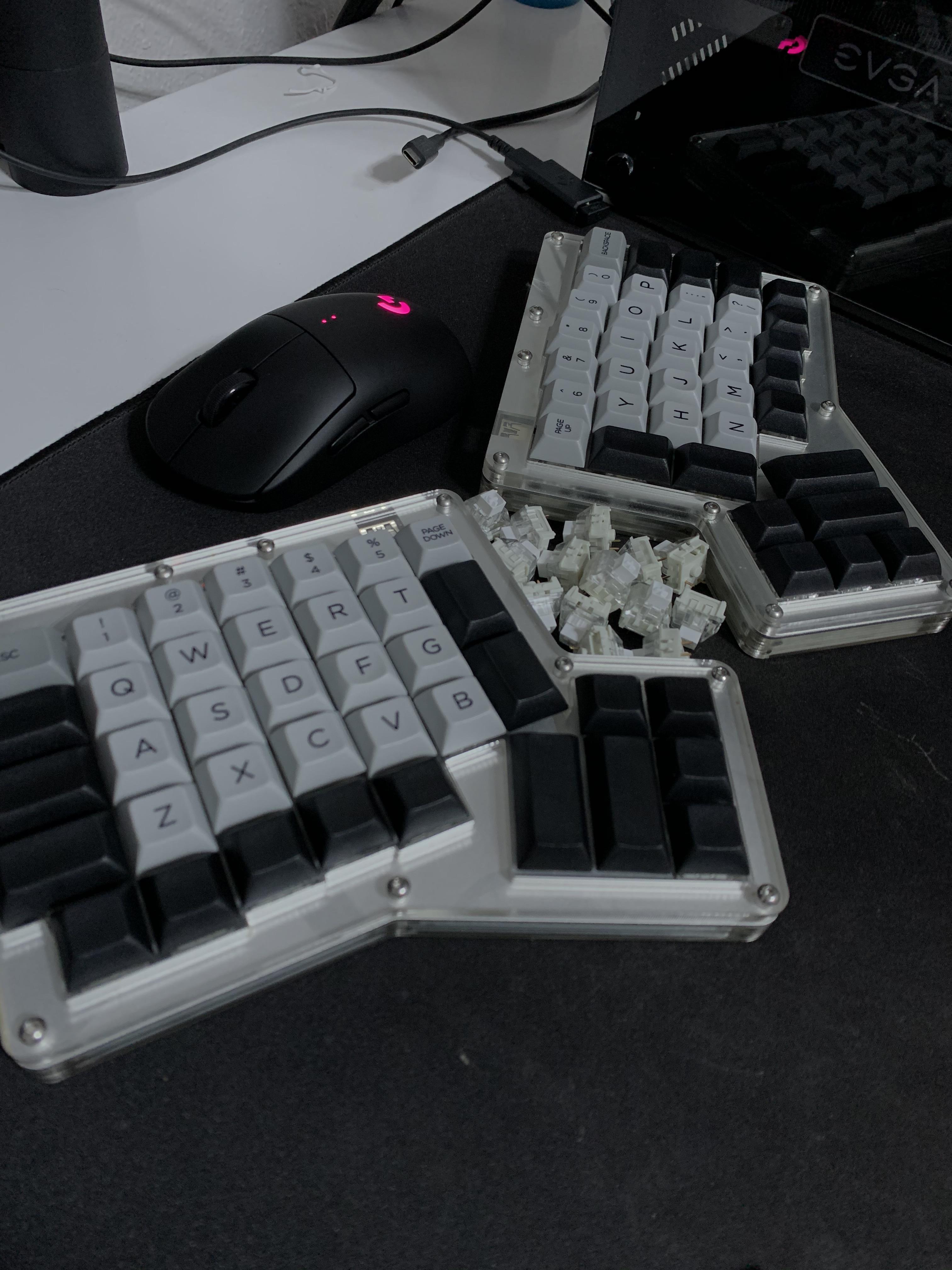 My very first “built” keeb. Went for something simple. | Scrolller