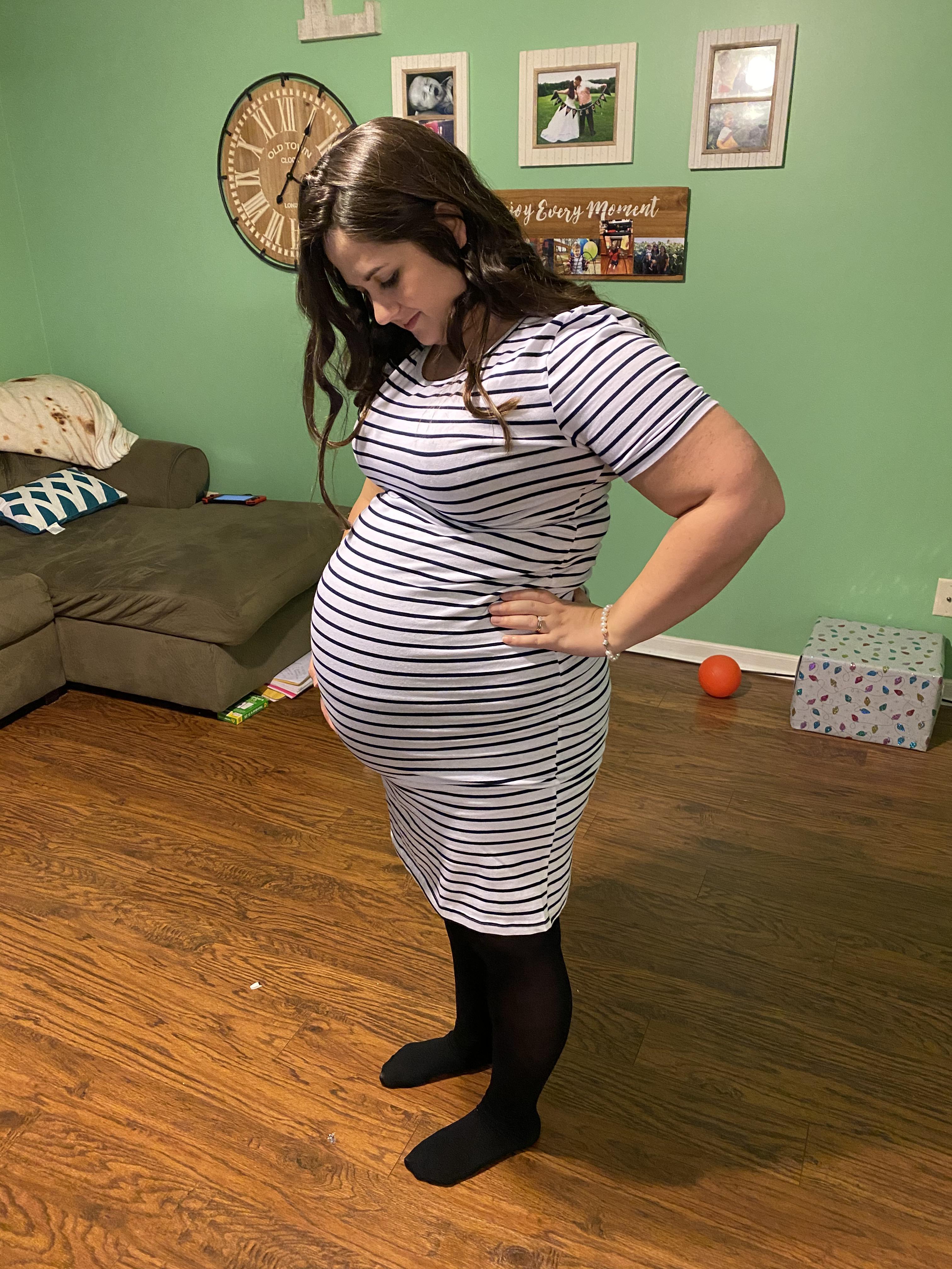 My wife at 32 weeks | Scrolller