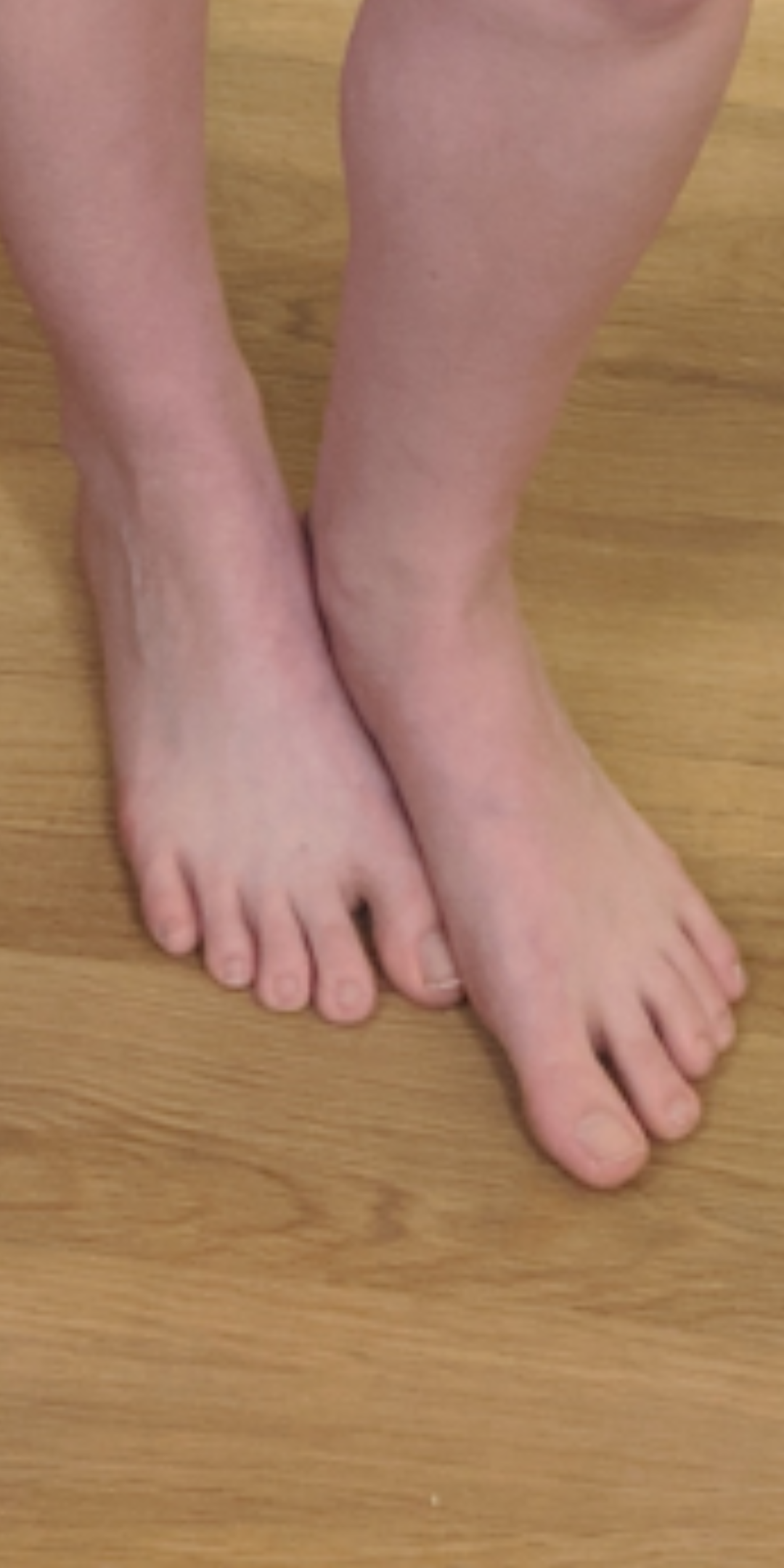 My wife's bare feet and natural toes!! | Scrolller