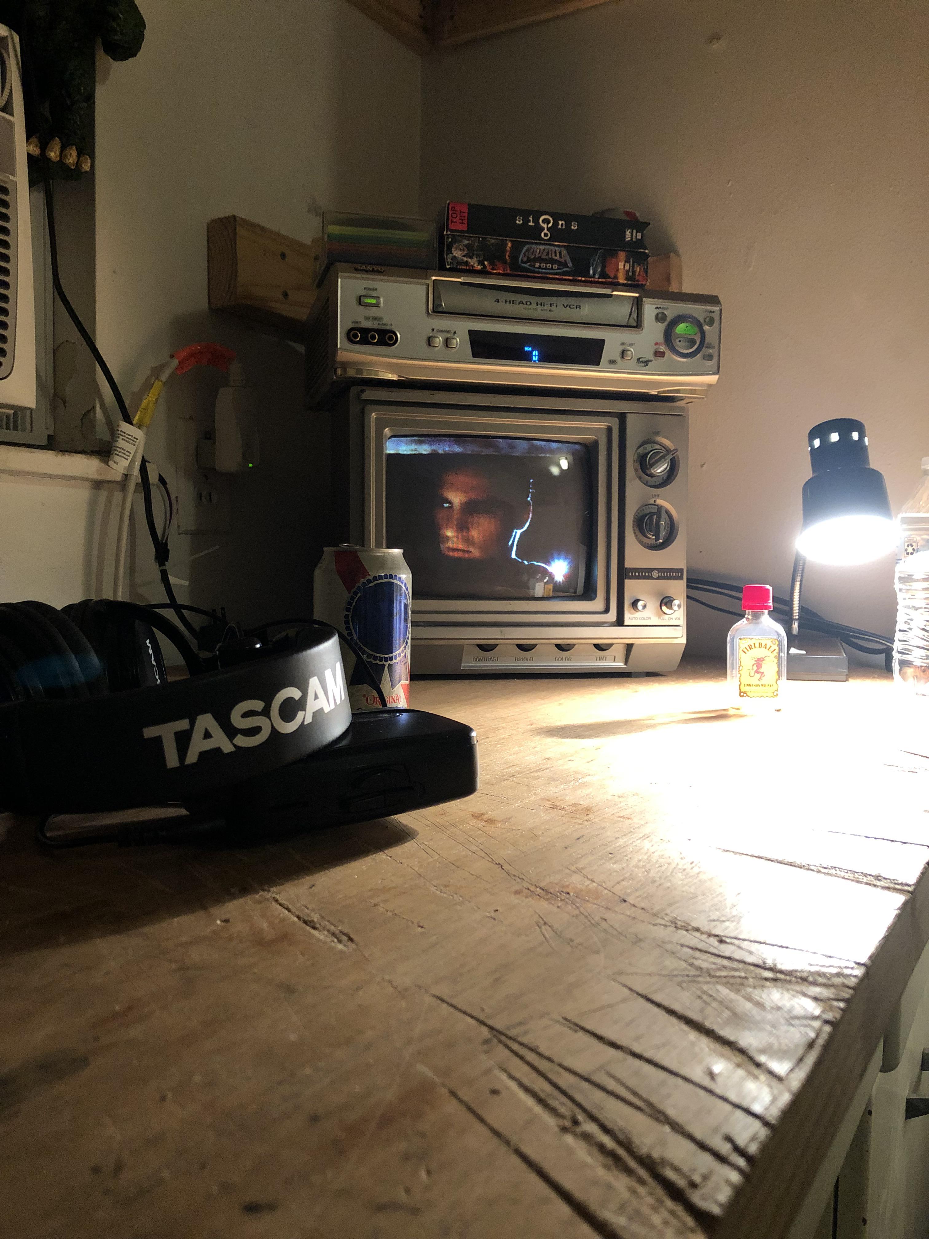 My work bench oasis | Scrolller