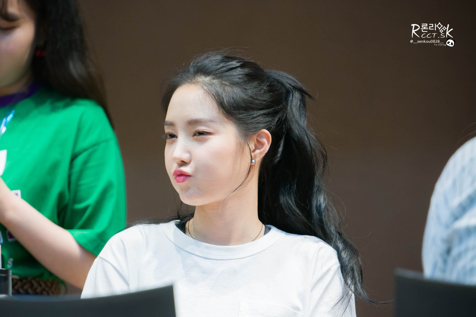 Naeun, cutie with the ponytail 😘 | Scrolller