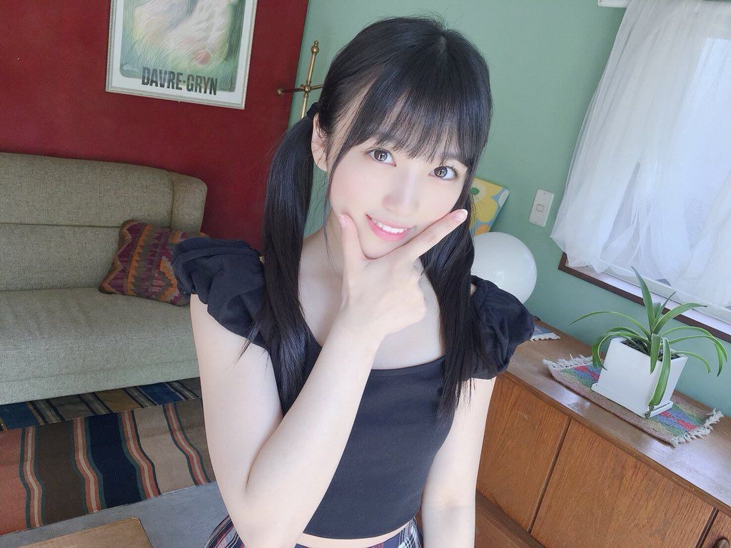 Nako Smile | Scrolller