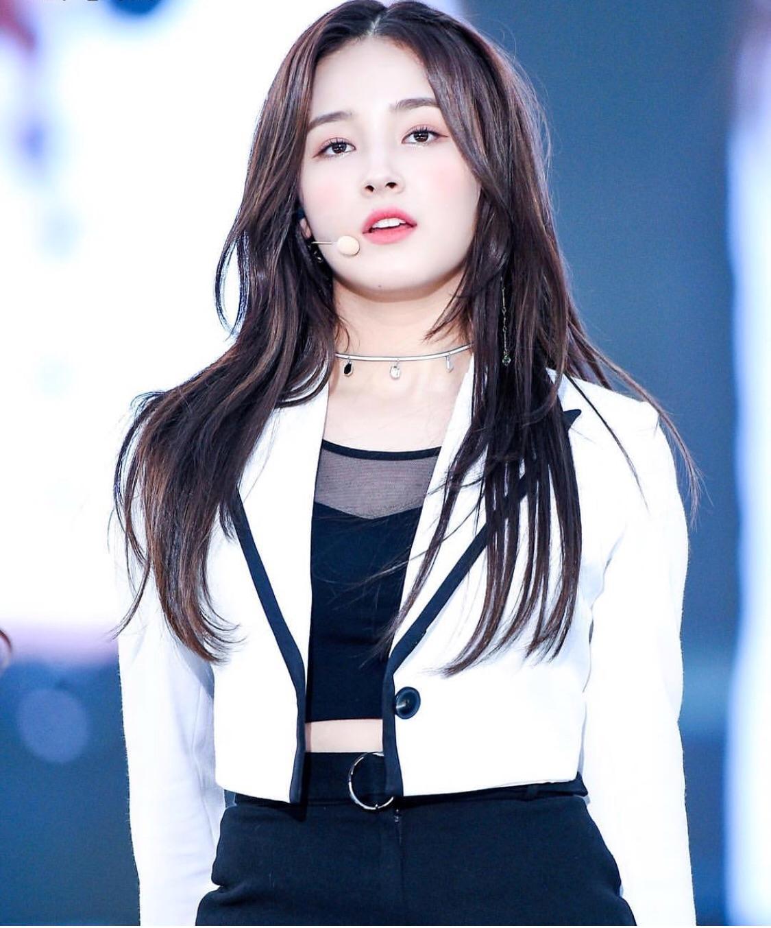 Nancy Mondays | Scrolller