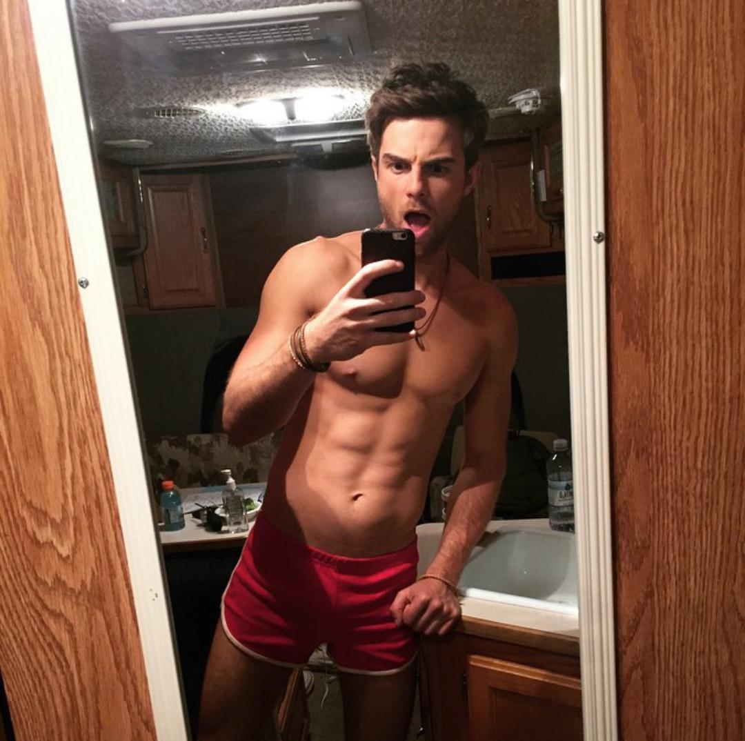 Nathaniel Buzolic - Australia Actor | Scrolller