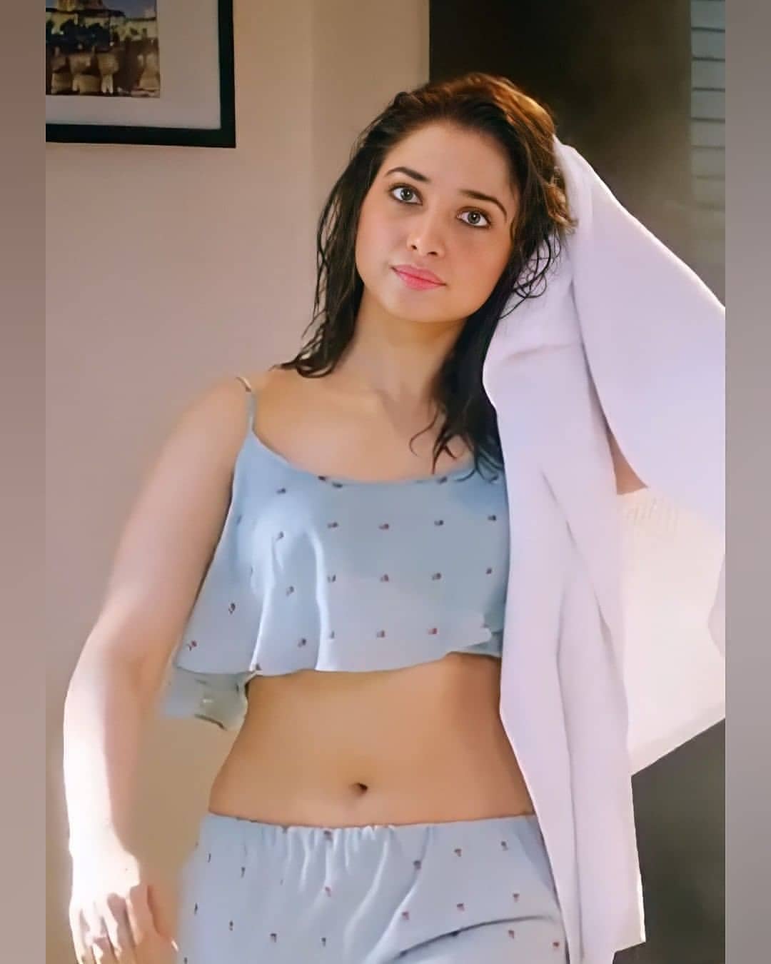 Navel queen | Scrolller